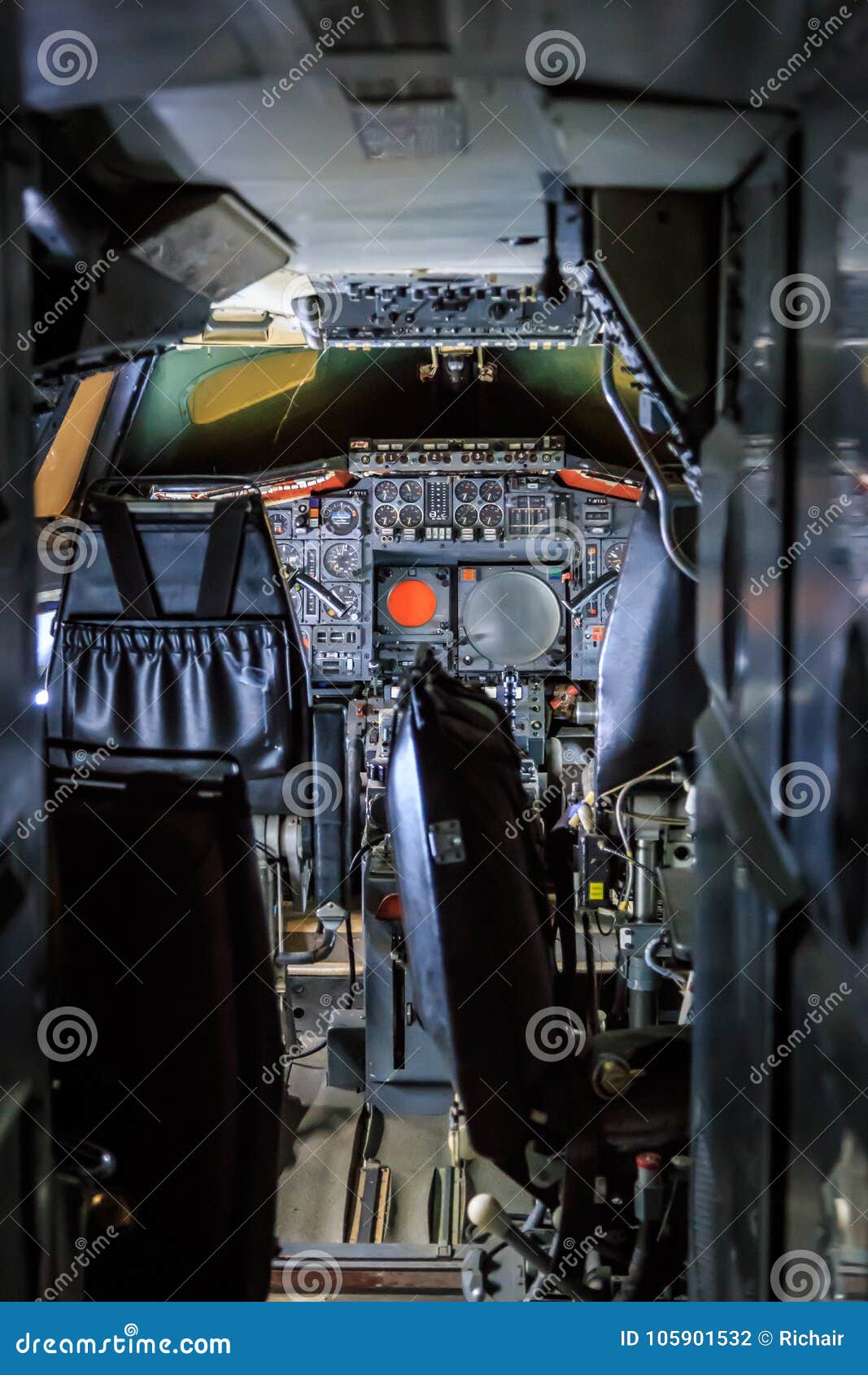 Concorde Cockpit photographie éditorial. Image du instruments - 105901532
