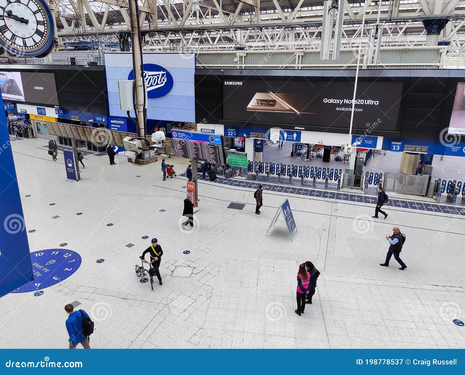 Concourse of Waterloo Station Editorial Photography - Image of public ...