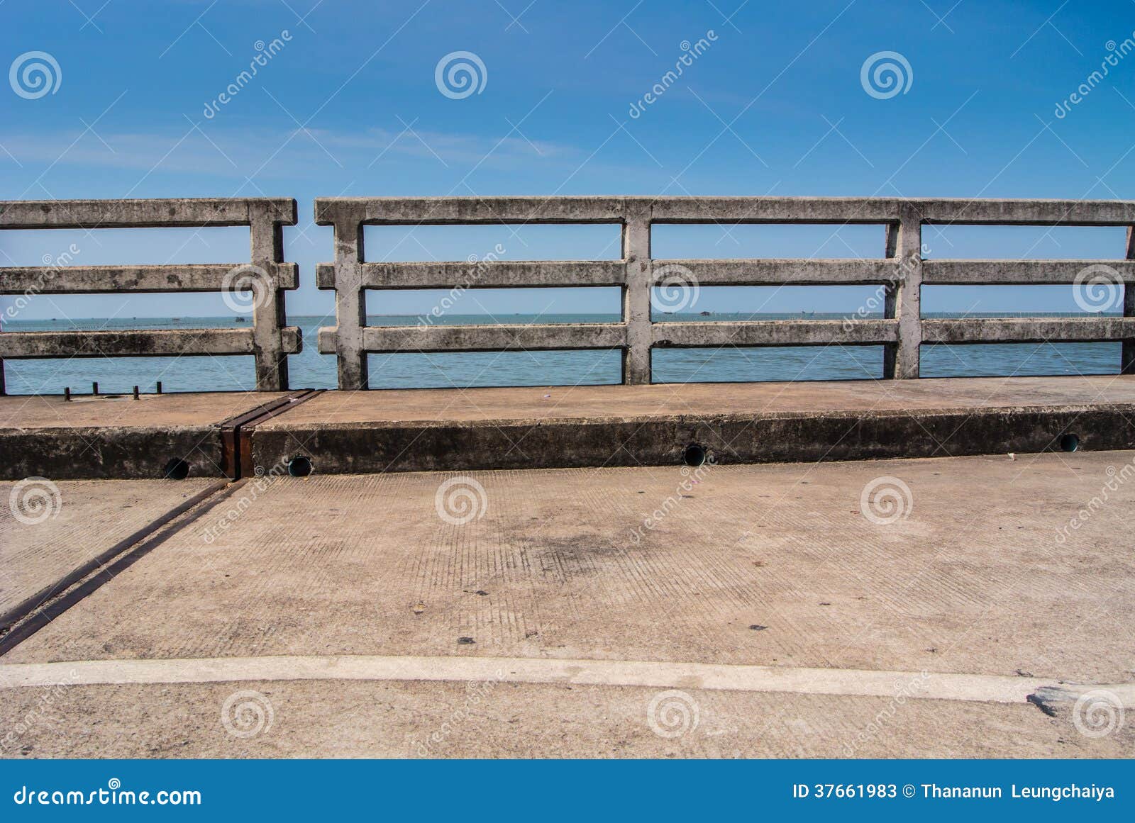 Concrete bridge railing stock image. Image of structures - 37661983