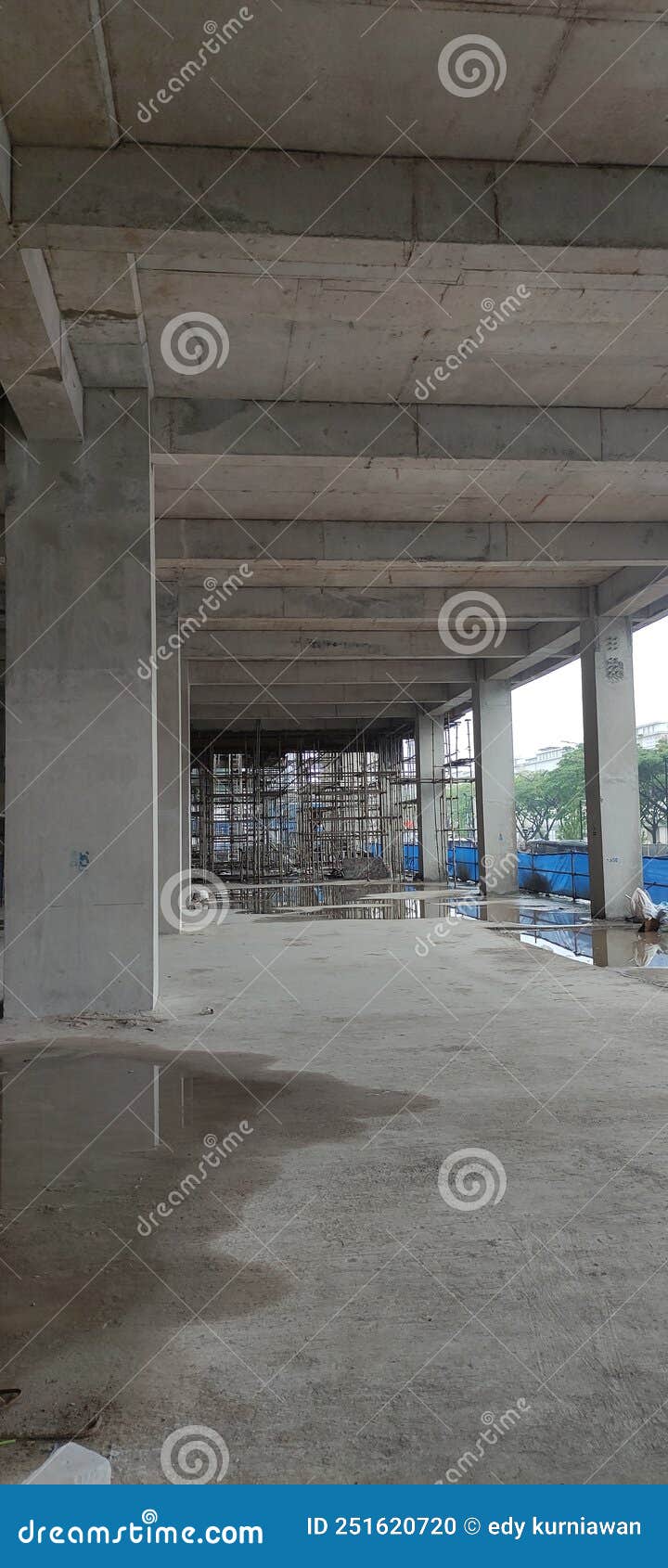 Concrete Building Columns an Beams Stock Photo - Image of columns ...