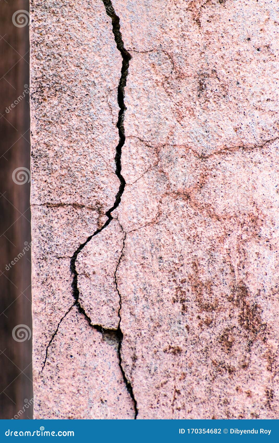 Concrete building cracks stock photo. Image of grunge - 170354682