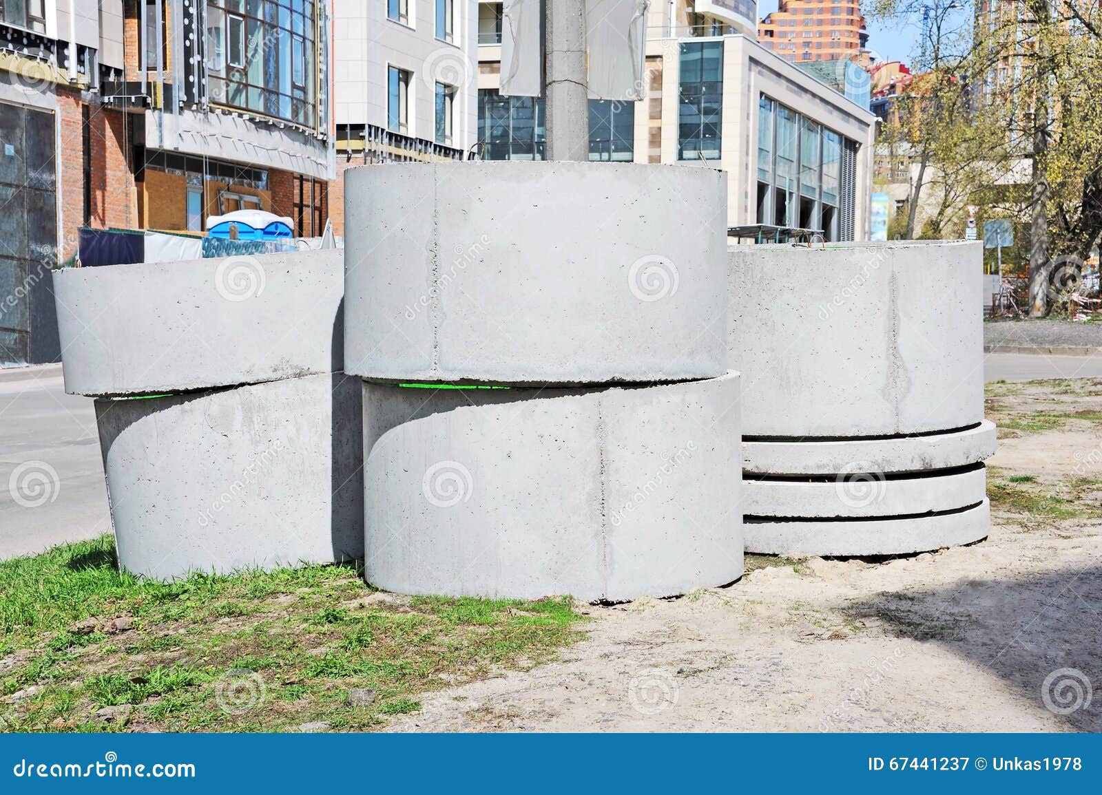 Concrete circle pit stock image. Image of material, culvert - 67441237
