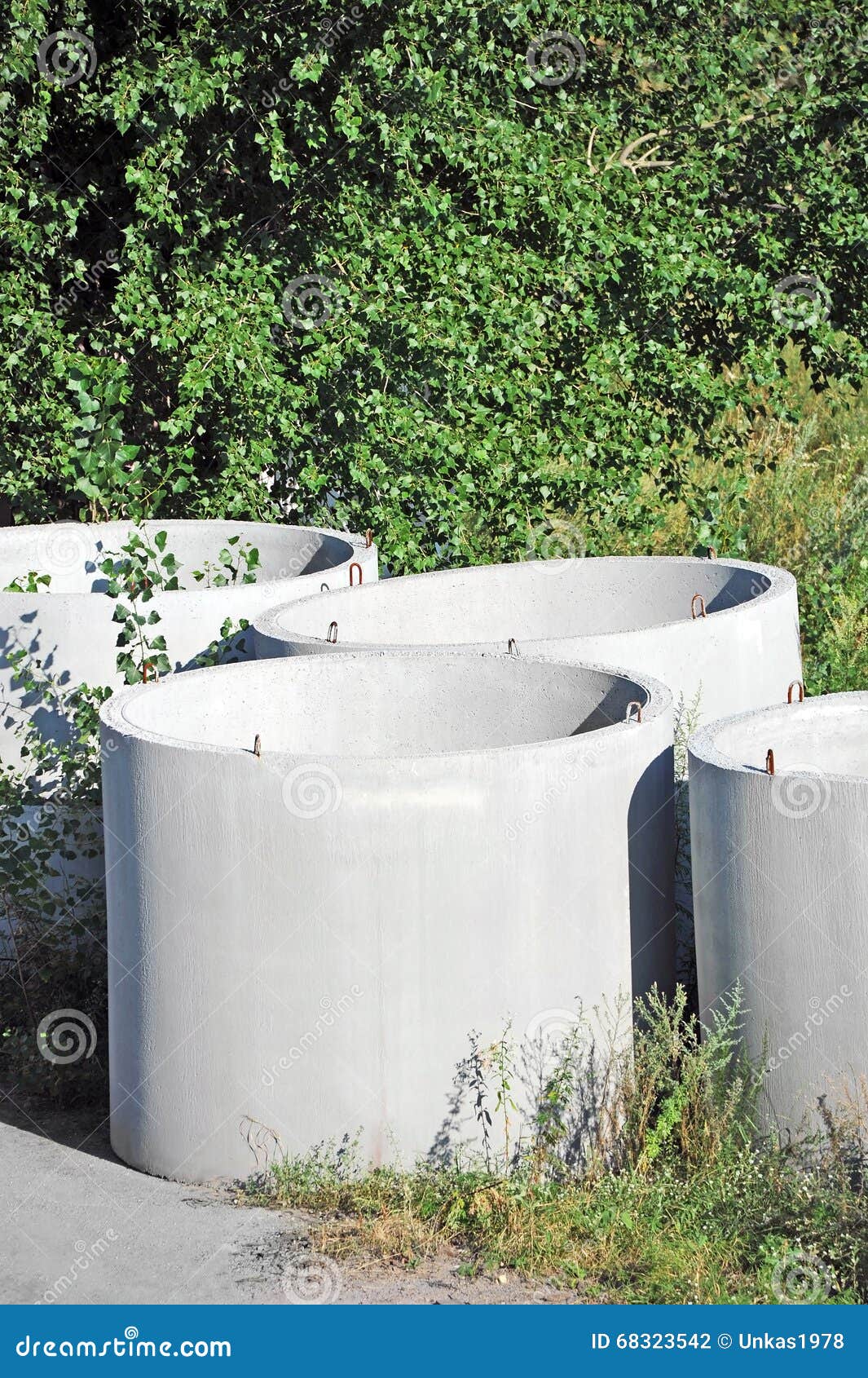 Concrete circle pit stock photo. Image of industry, culvert - 68323542