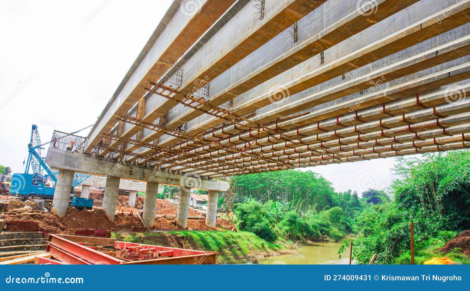 Concrete Girders are Neatly Installed by Cranes Stock Image - Image of ...