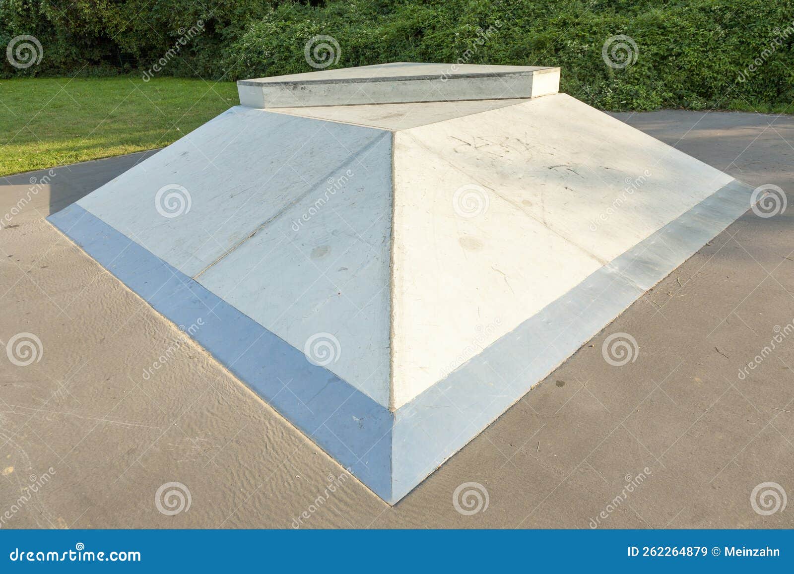 Concrete Jump Box at a Scater Park Stock Image - Image of scooter, park ...