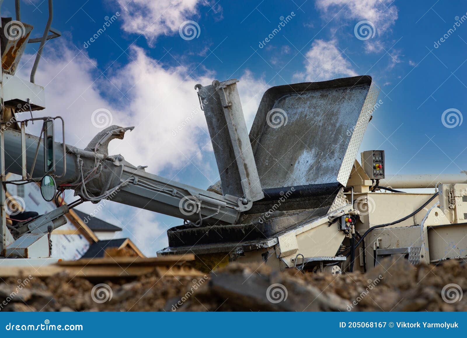 The Concrete Mixer Unloads the Concrete Stock Image - Image of ...