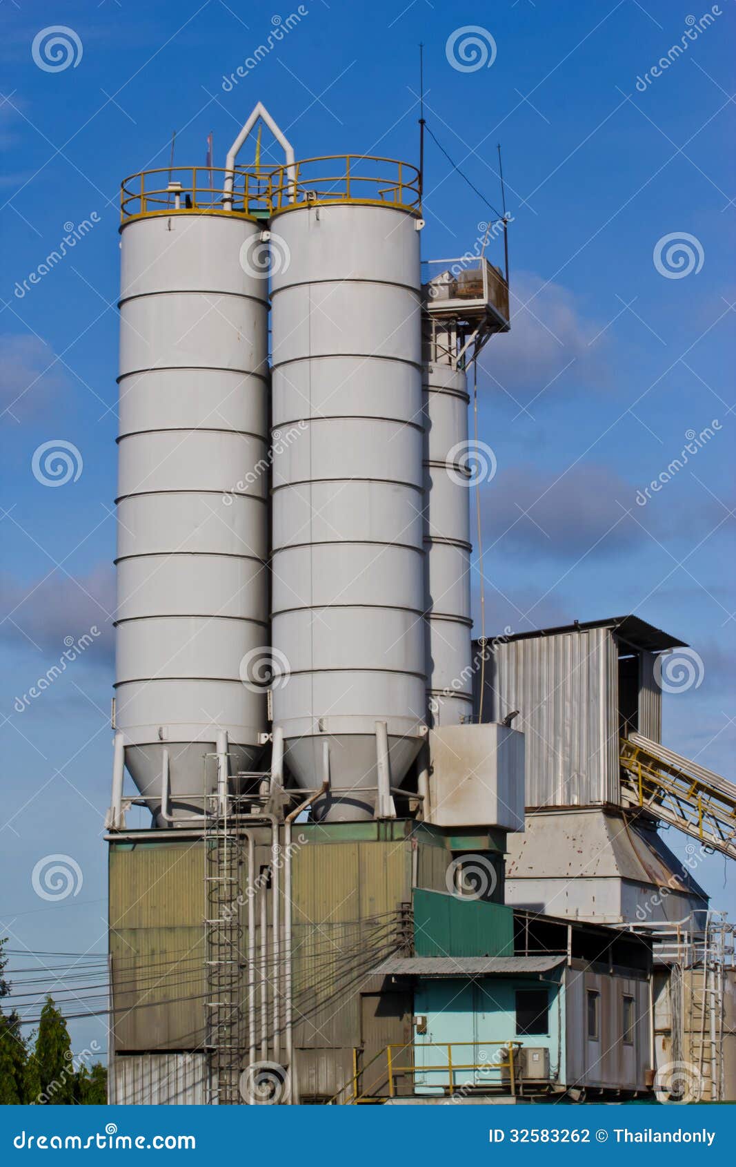 Concrete mixing plants stock photo. Image of equipment - 32583262
