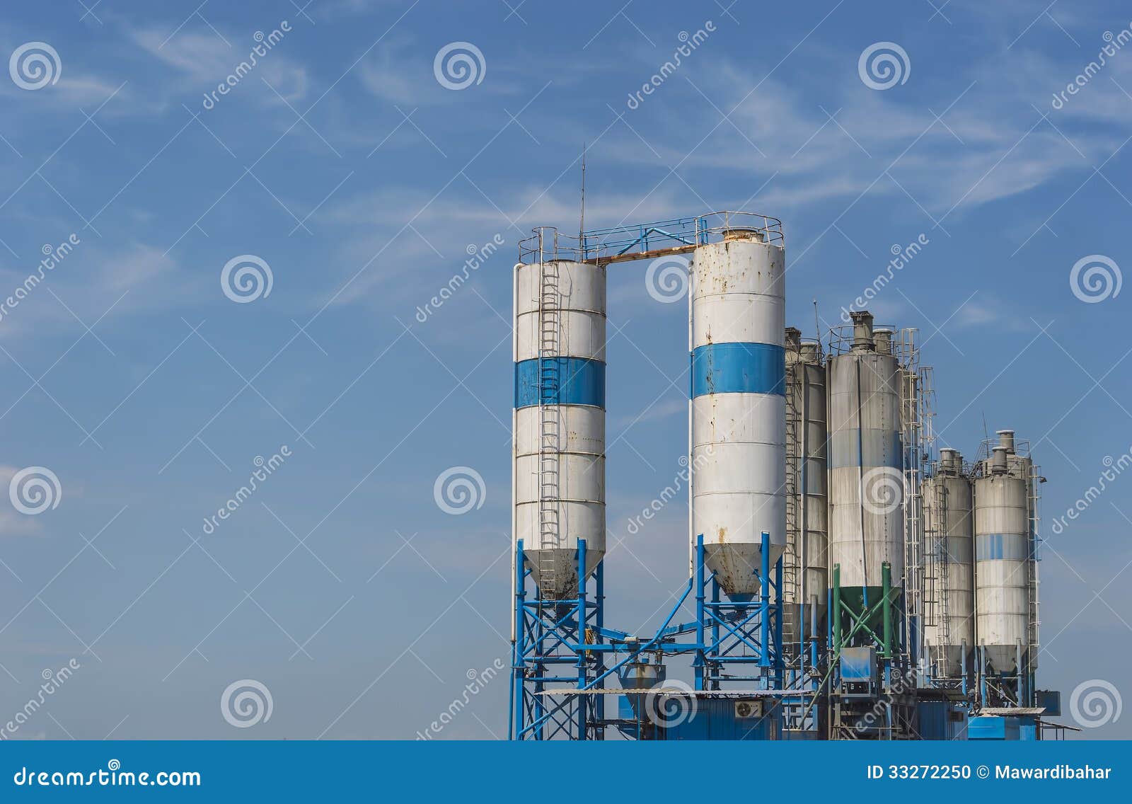 Concrete mixing tower stock photo. Image of tower, concrete - 33272250