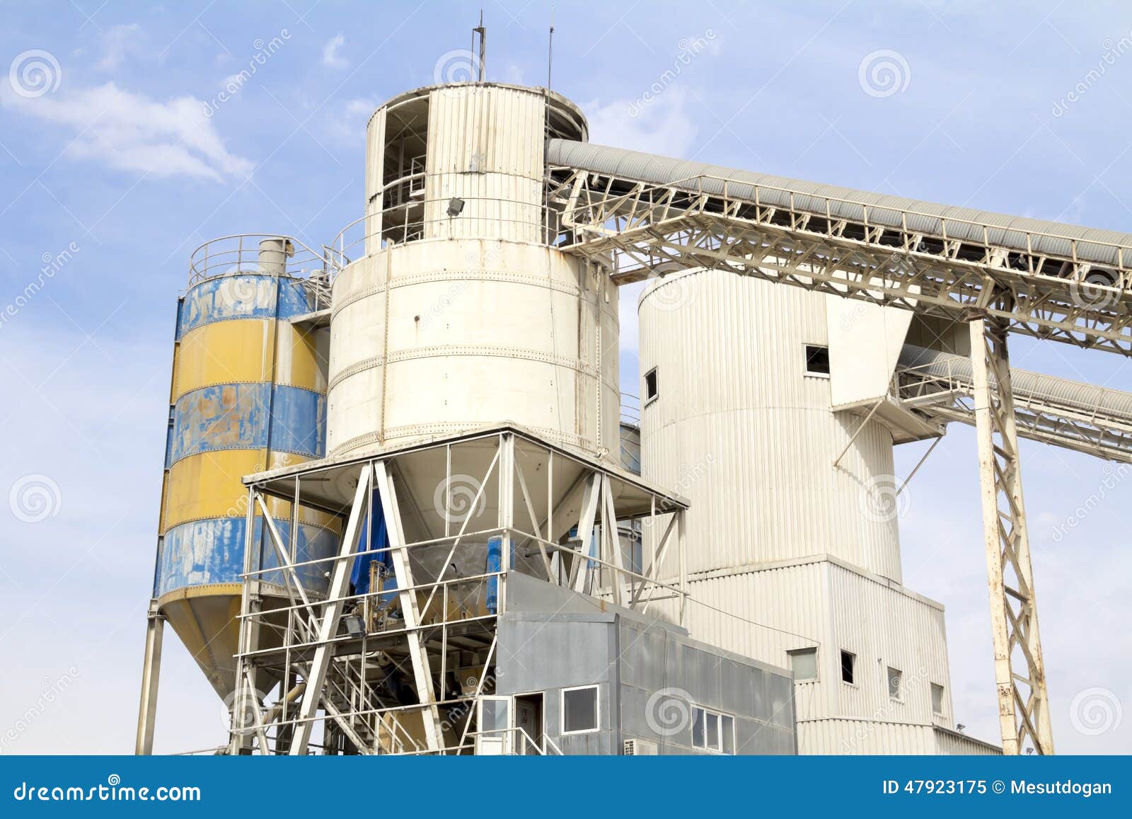 Concrete mixing tower stock image. Image of mixing, manufacture - 47923175