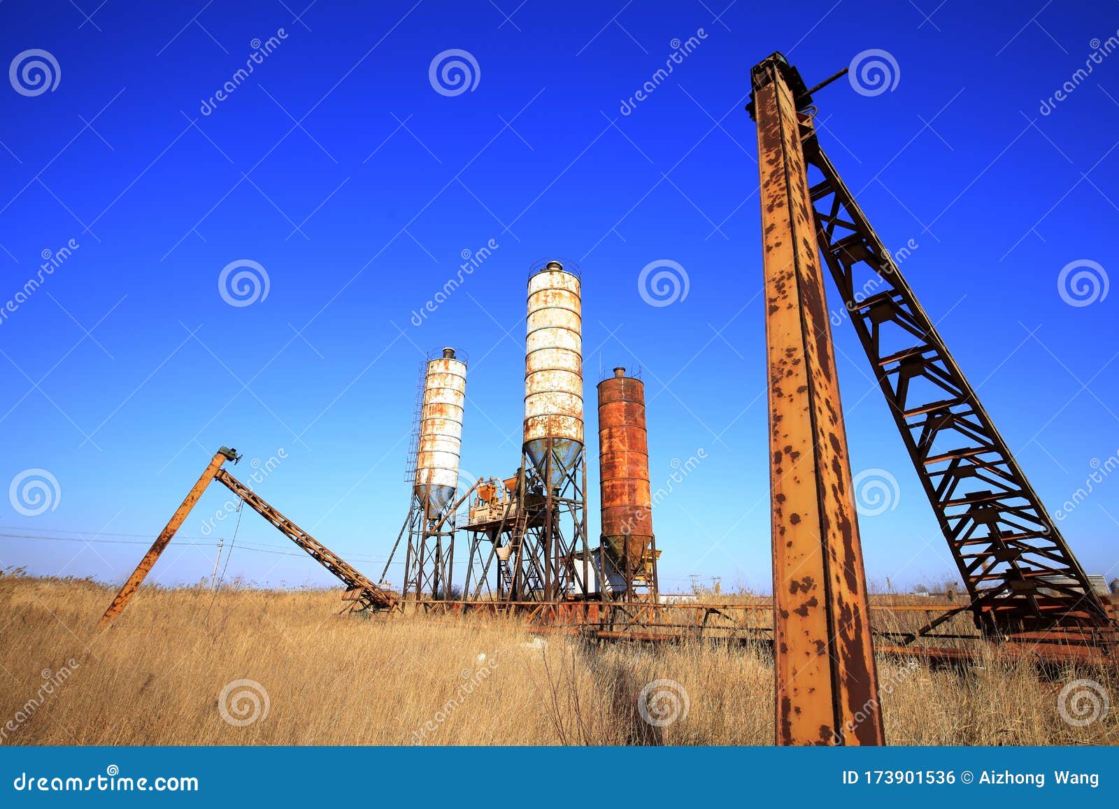 Concrete mixing tower stock photo. Image of pipelines - 173901536