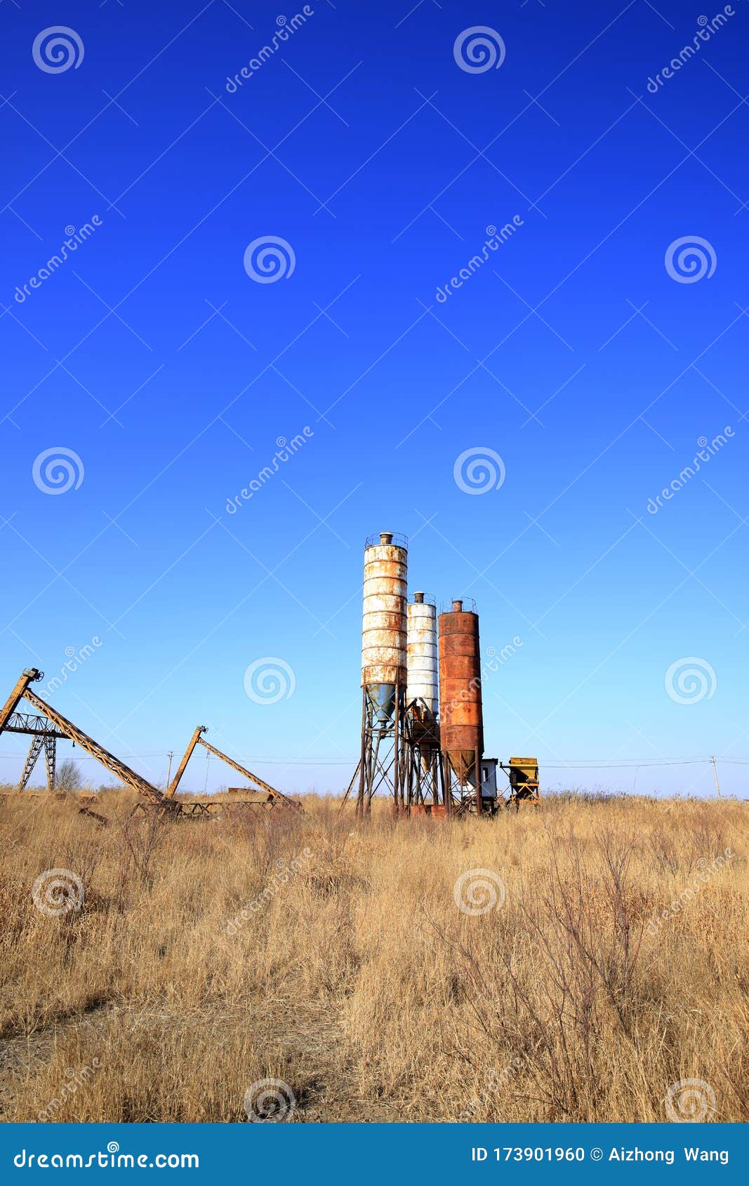Concrete mixing tower stock photo. Image of silo, manufacturing - 173901960