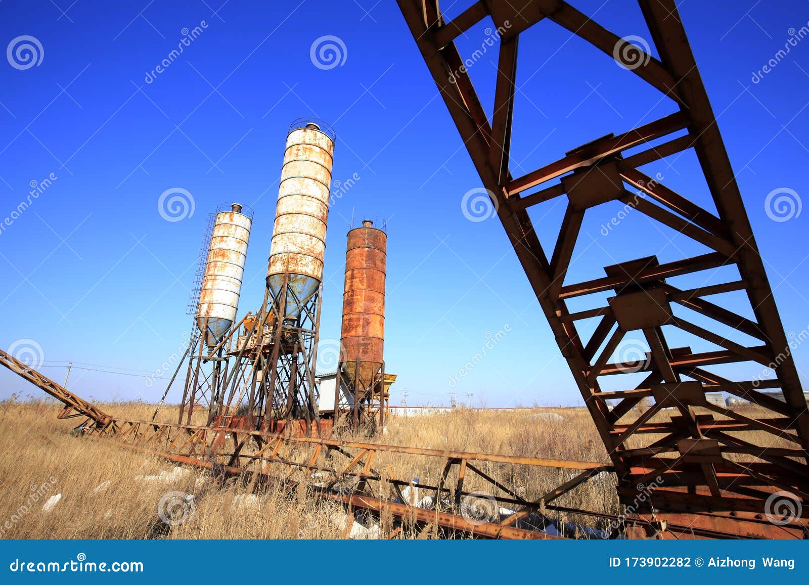 Concrete mixing tower stock photo. Image of supply, architecture ...