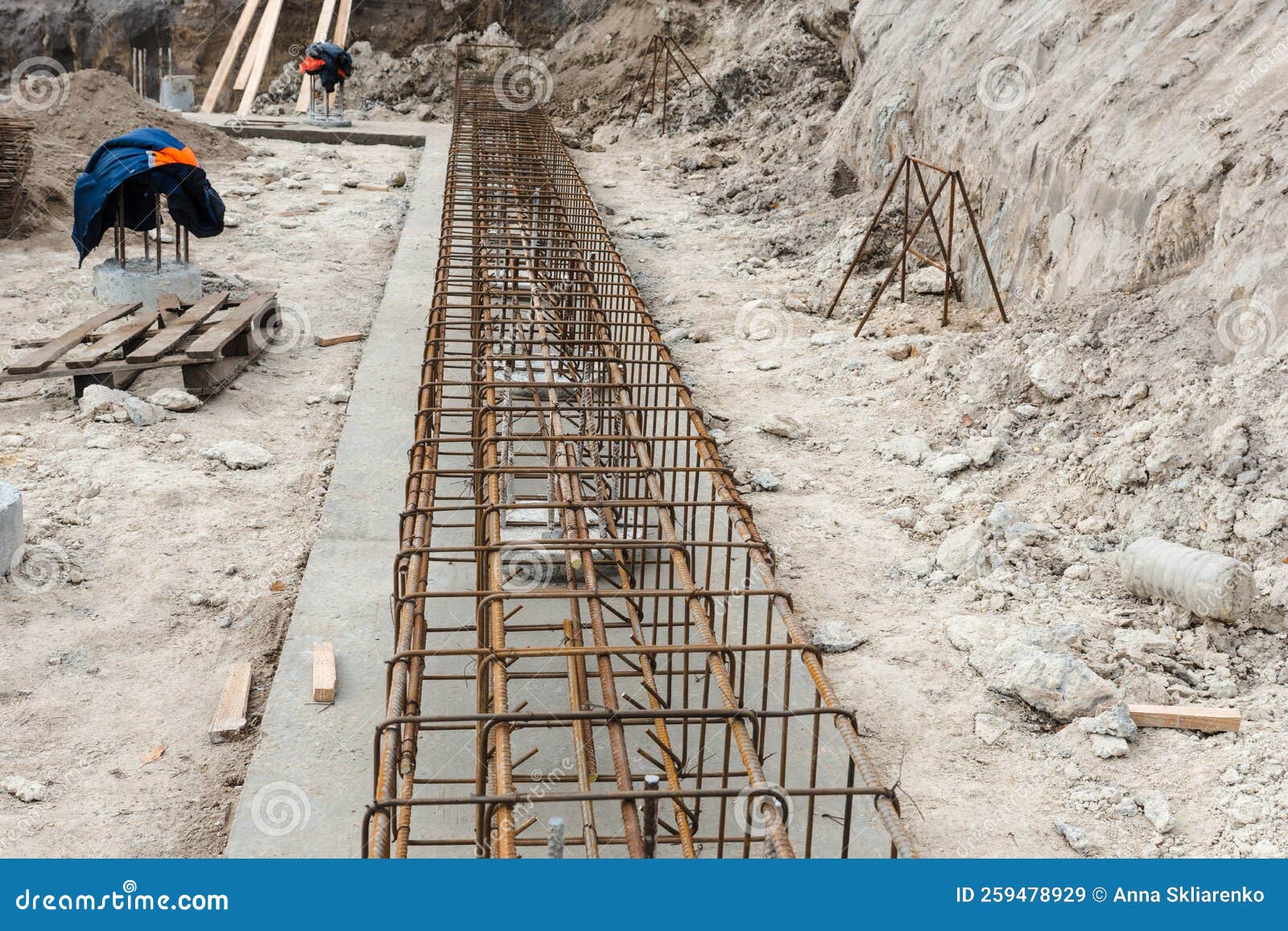 Monolithic Foundation with Metal Reinforcement Construction Mesh Stock ...