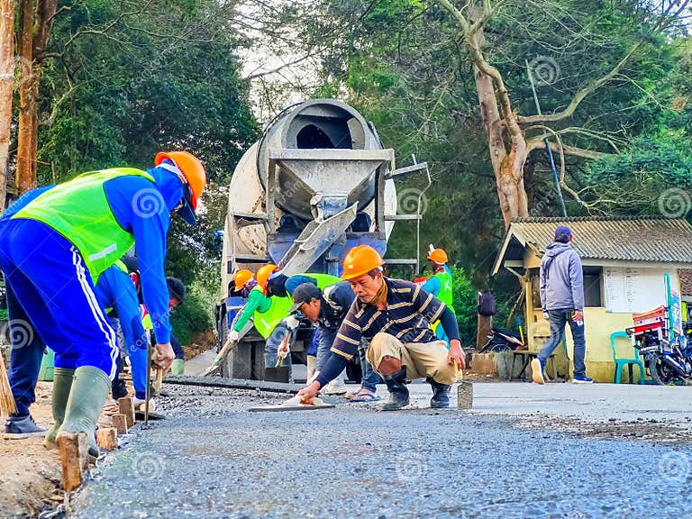 Ready Mixed for Road or Floor Maintenance Construction with Many ...