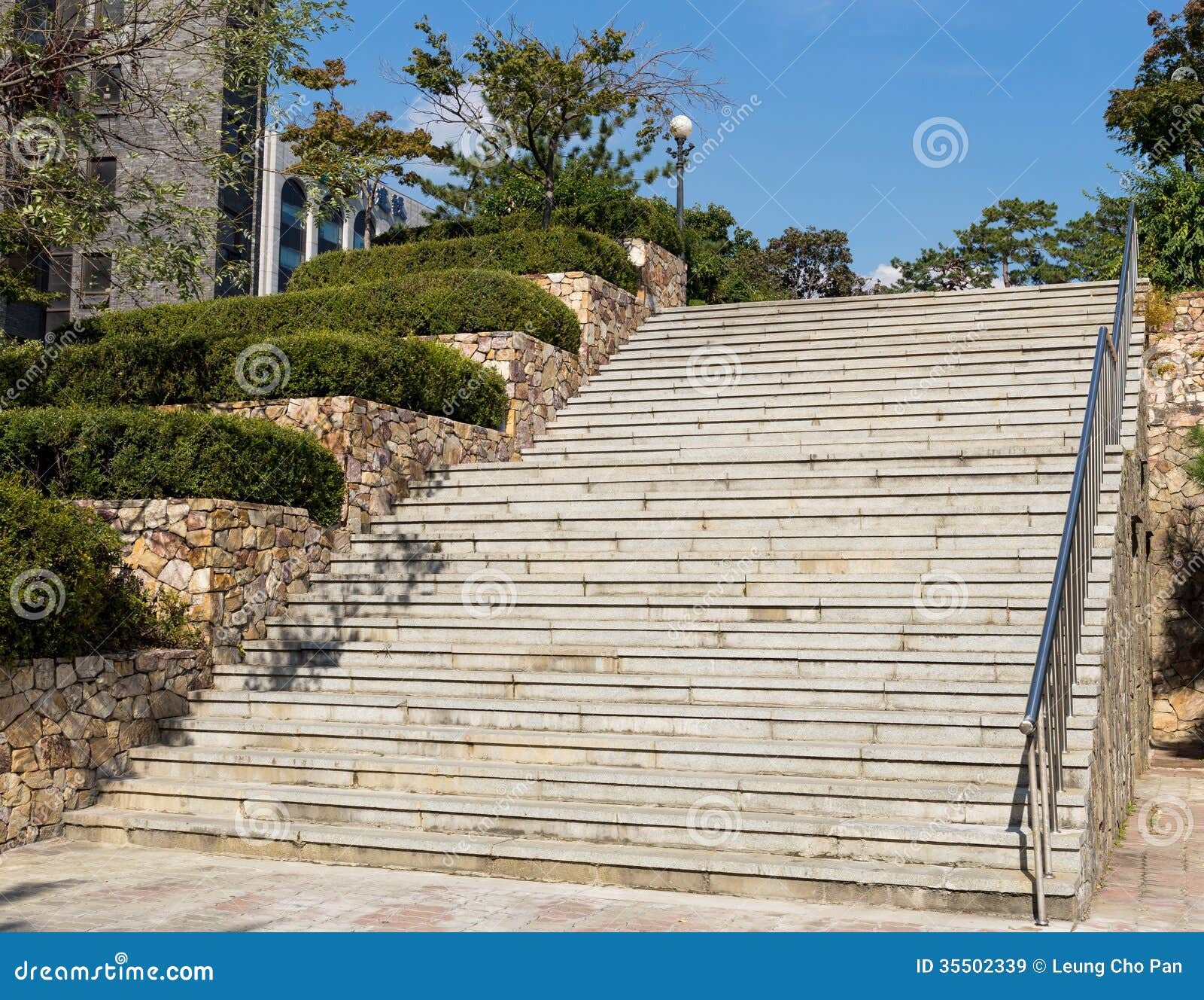 Concrete trap stock afbeelding. Image of installatie - 35502339