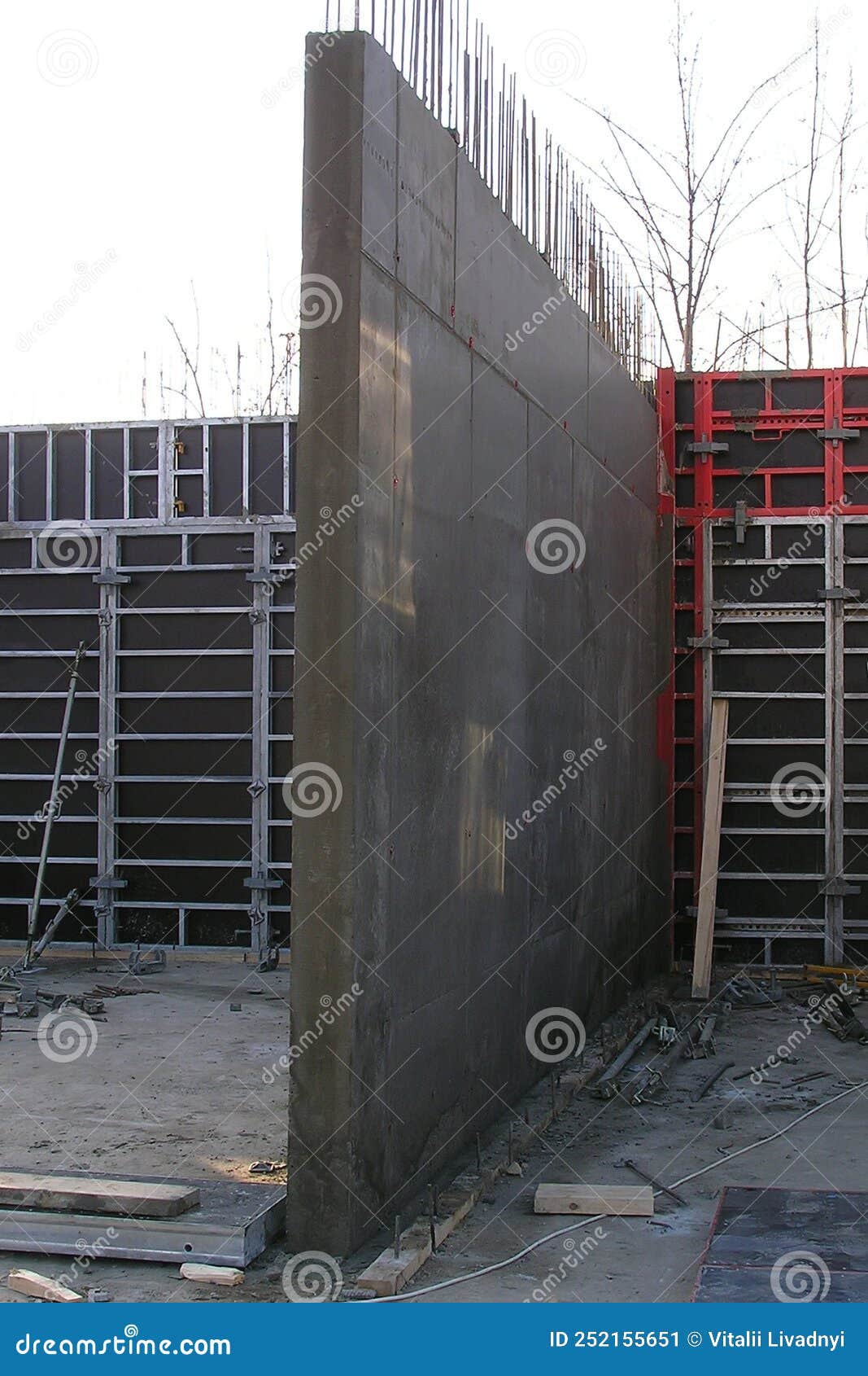 Concrete wall and formwork stock image. Image of slab - 252155651