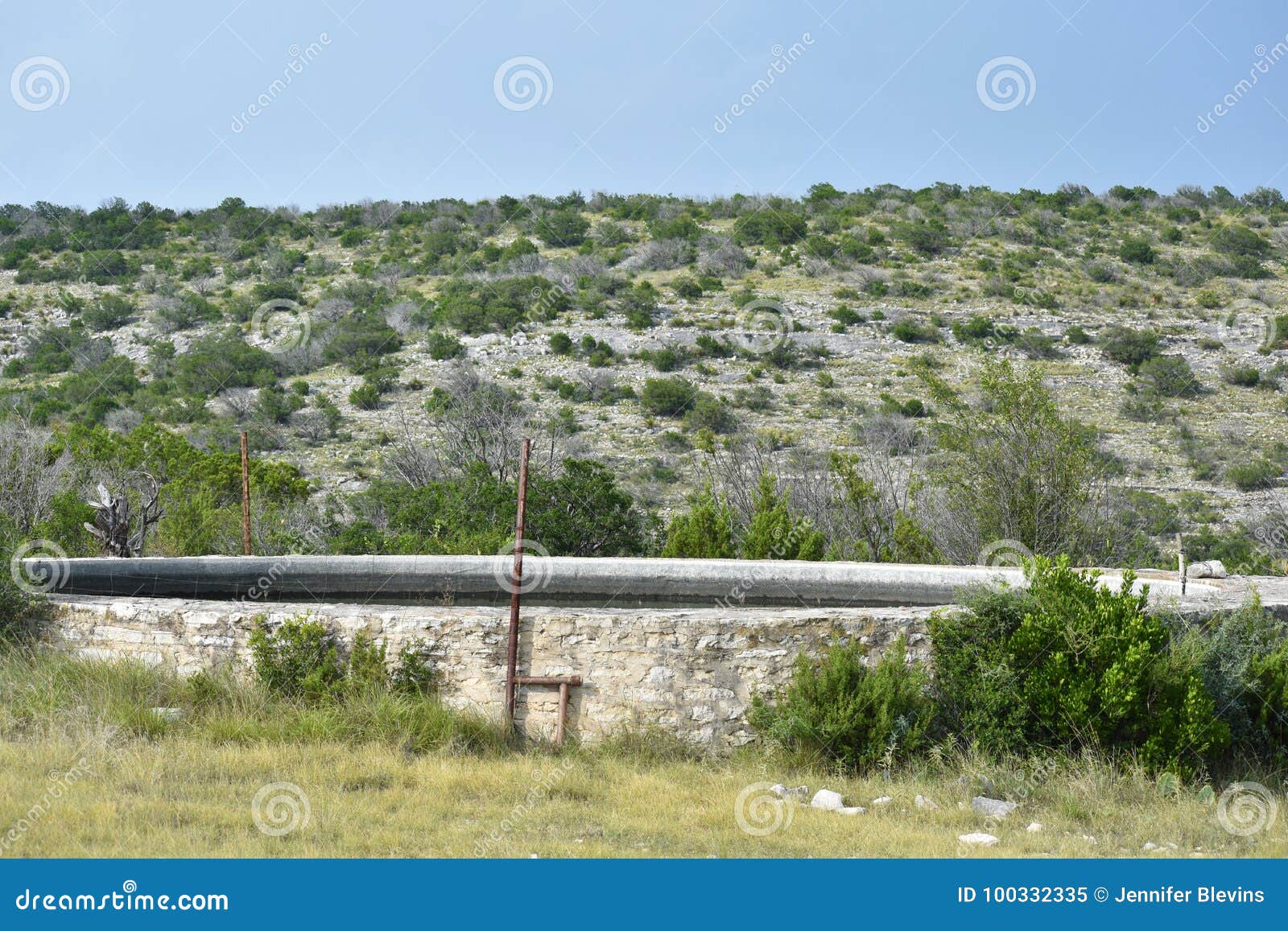 Concrete Water Pila stock image. Image of holding, outdoor - 100332335