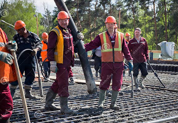 Concreting De La Superstructure Du Pont Image stock éditorial - Image ...