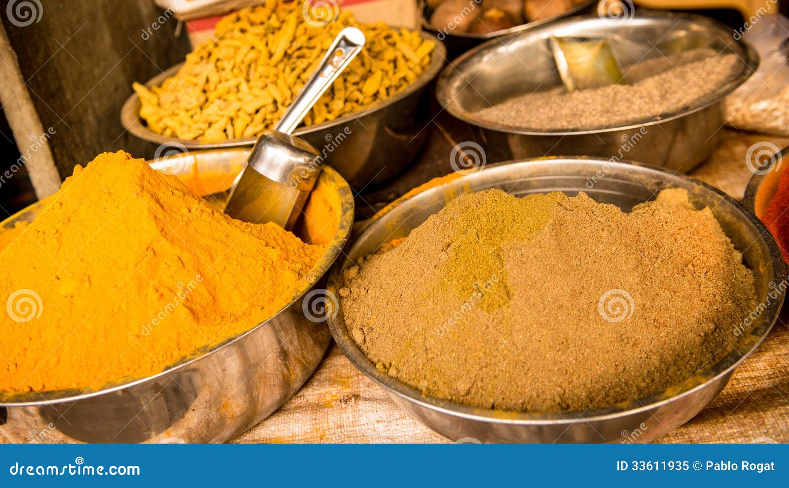 Condimentos de la comida imagen de archivo. Imagen de color - 33611935