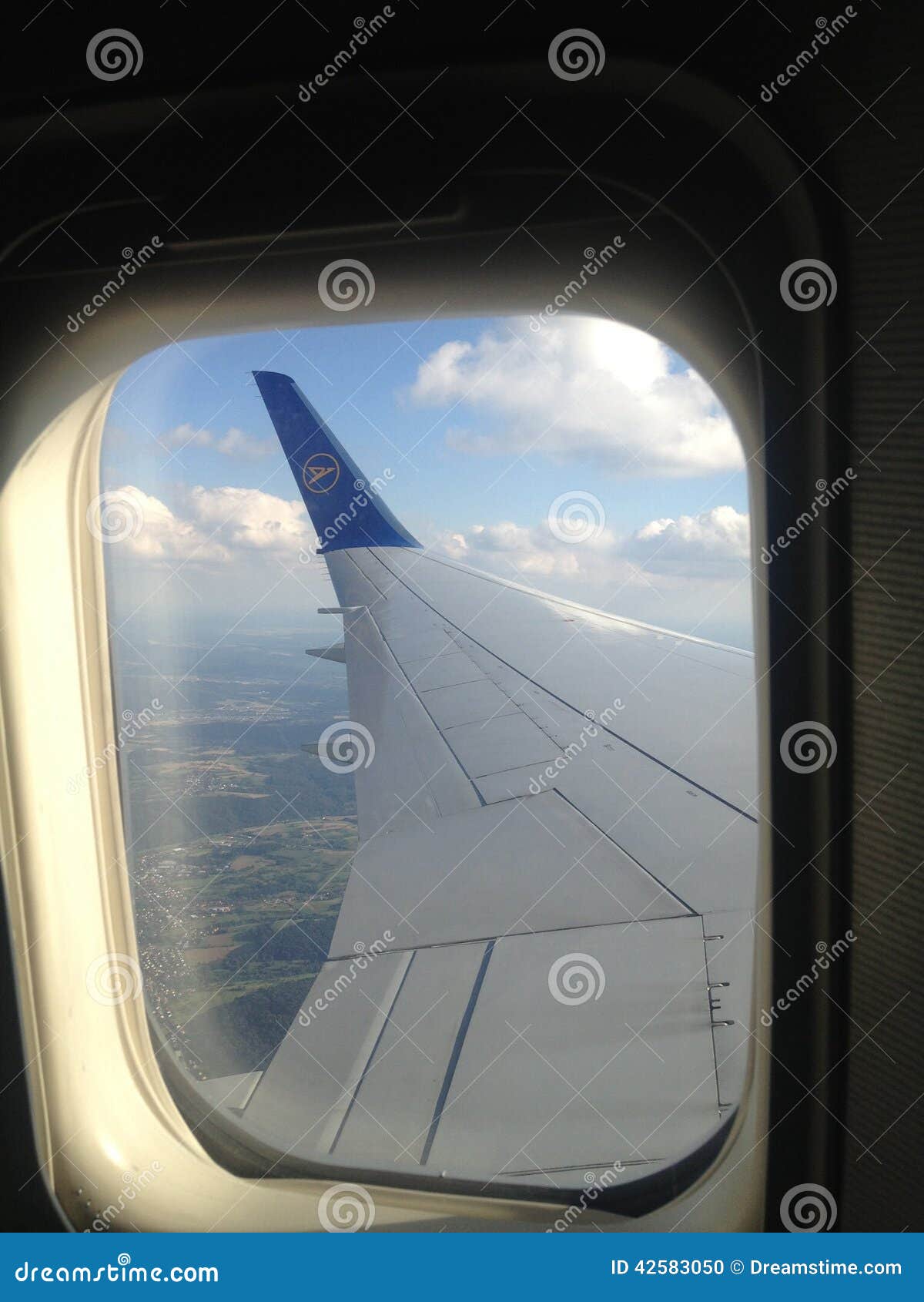 Condor editorial image. Image of wings, airline, condor - 42583050