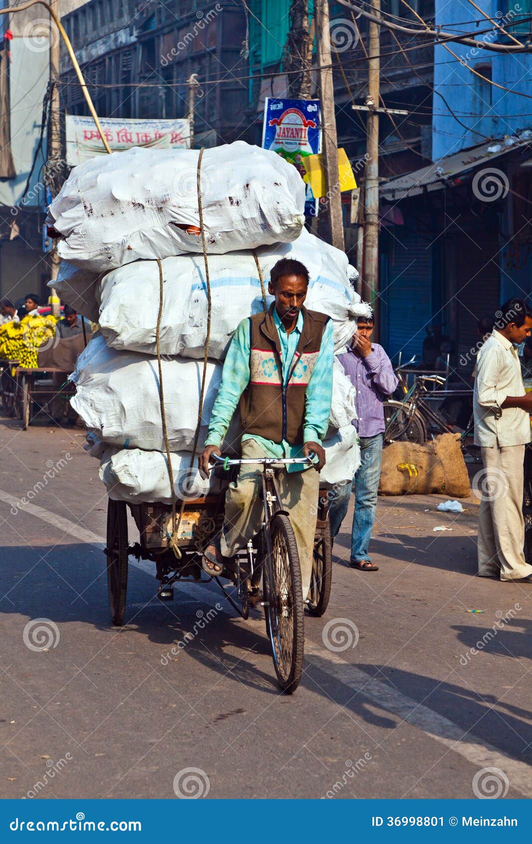 Conducteur De Pousse-pousse De Cycle Photo éditorial - Image du route ...