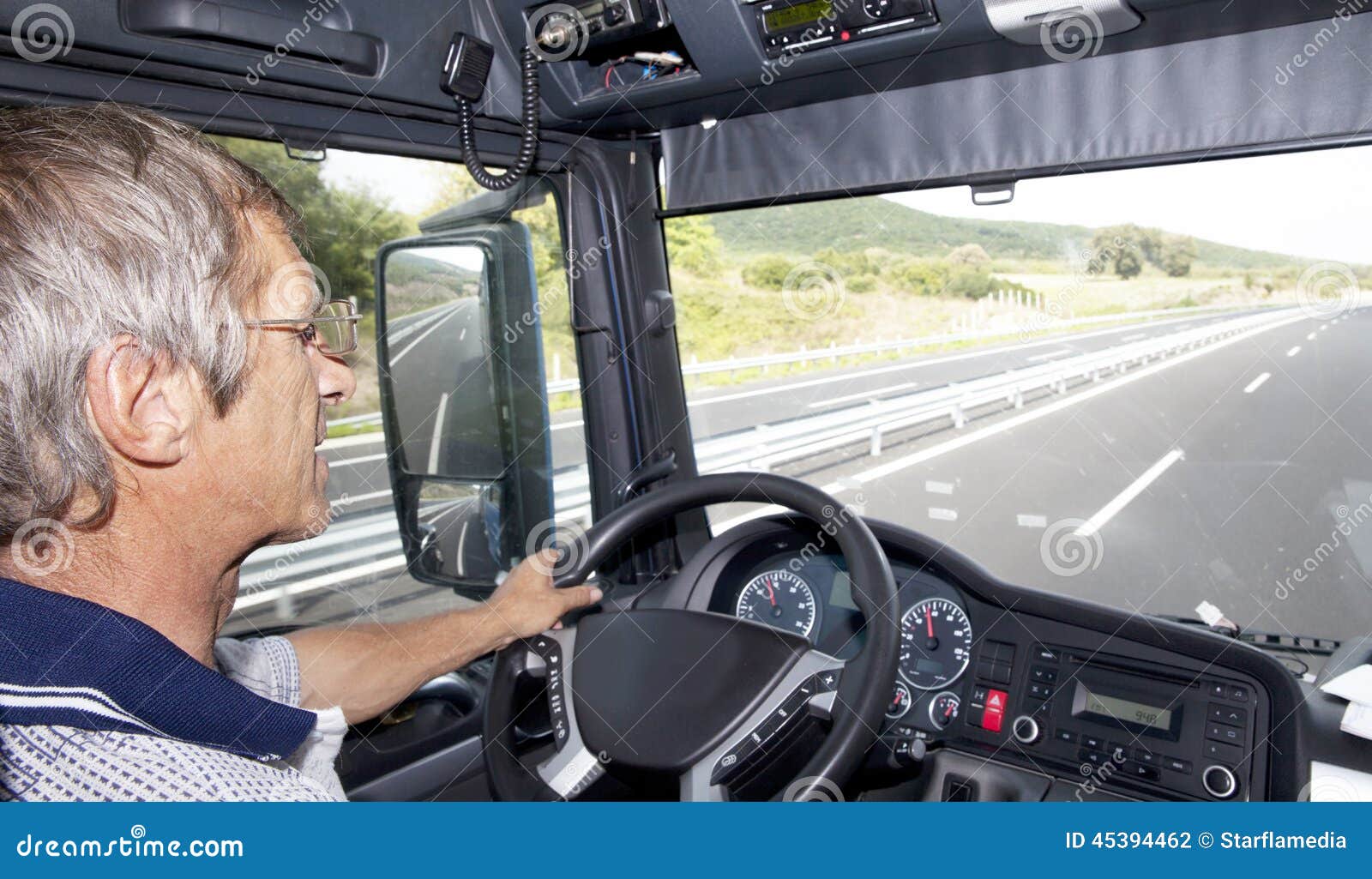 Conductor de camión foto de archivo. Imagen de manejo - 45394462