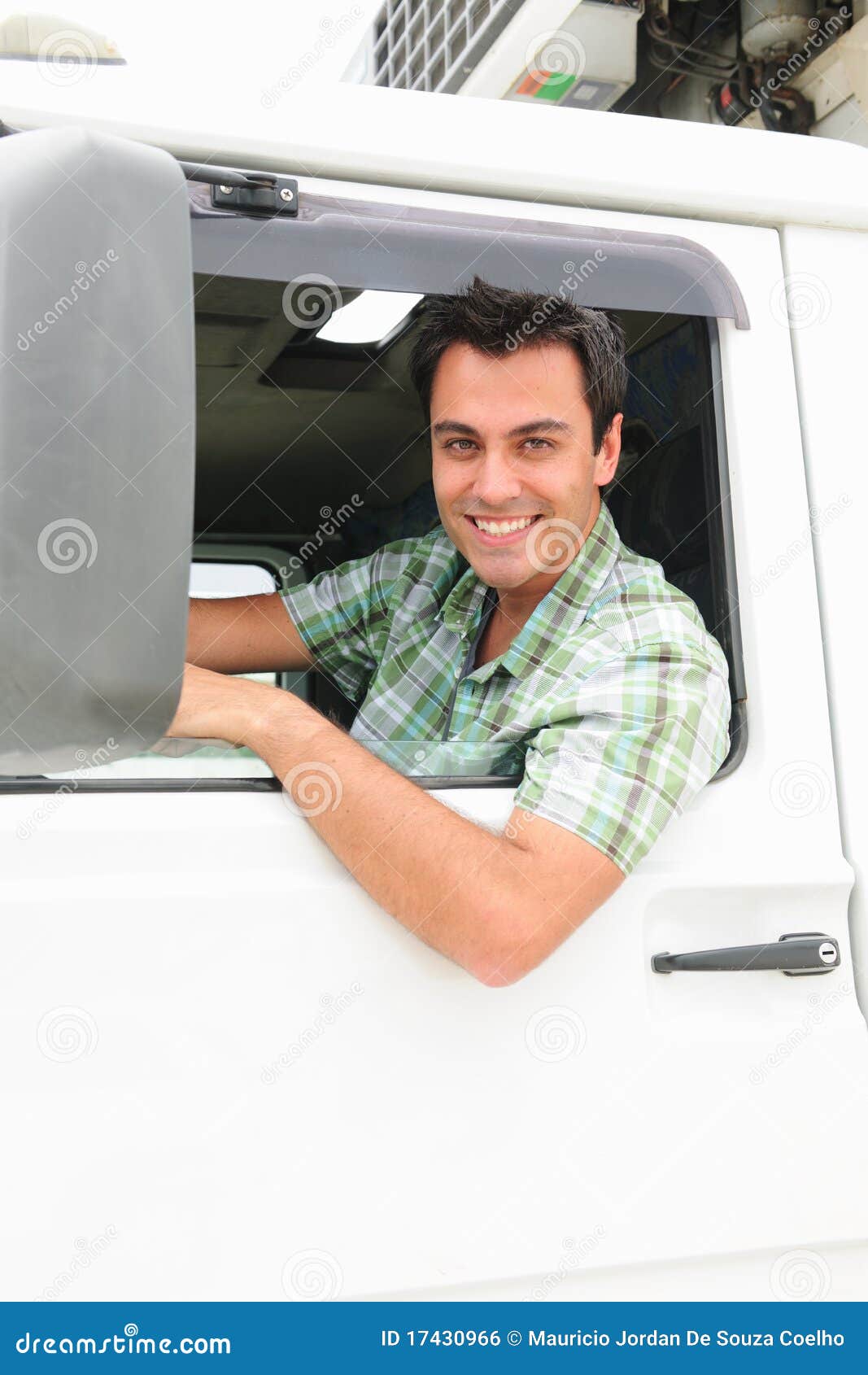 Conductor de camión feliz foto de archivo. Imagen de conducir - 17430966