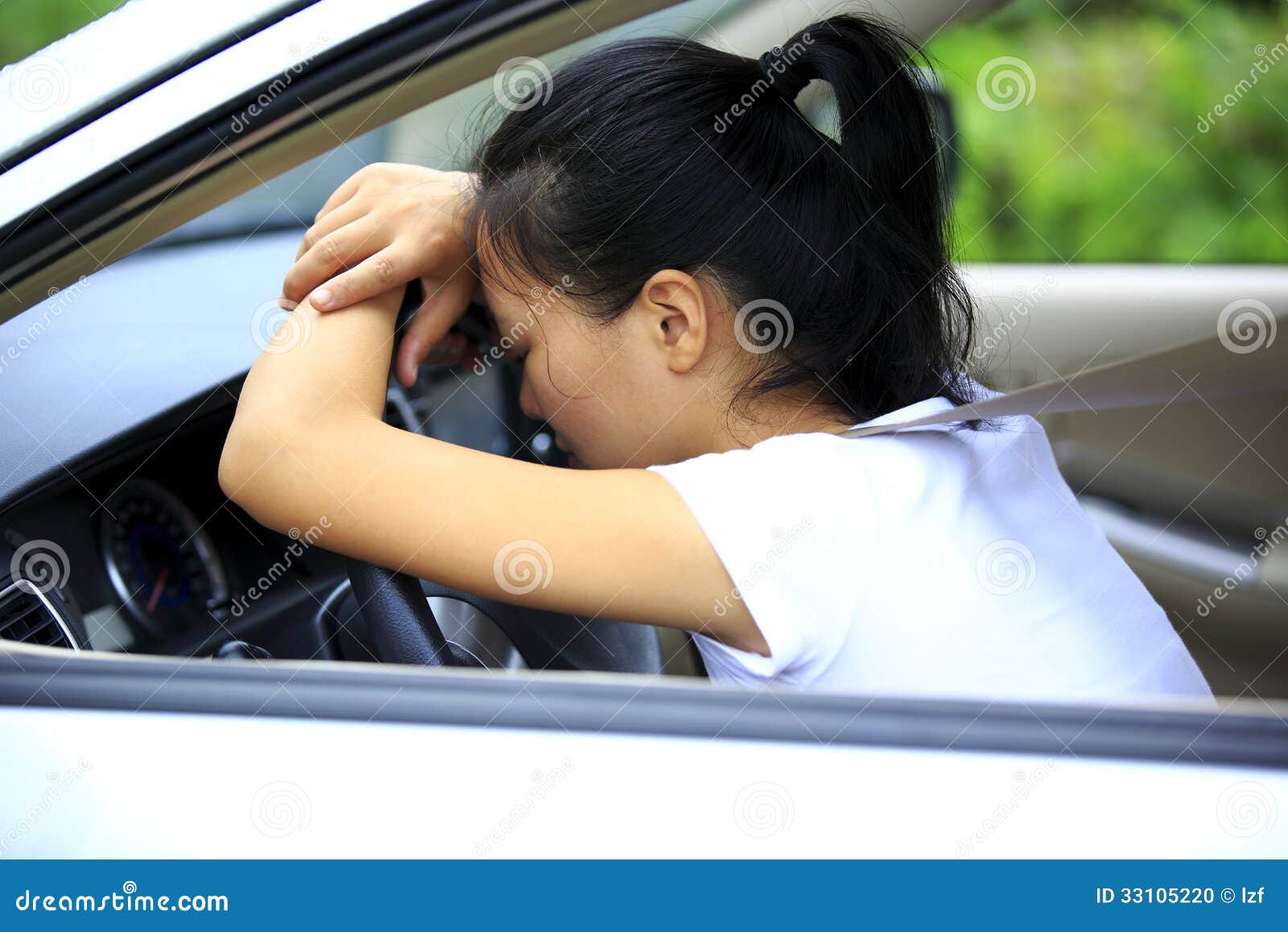 Conductor De La Mujer Triste En Coche Foto de archivo - Imagen de ...