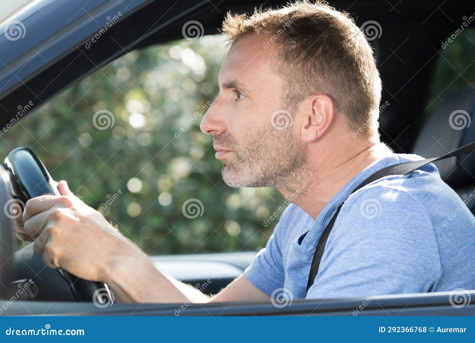 Conductor Masculino Dentro Del Auto Foto de archivo - Imagen de ...