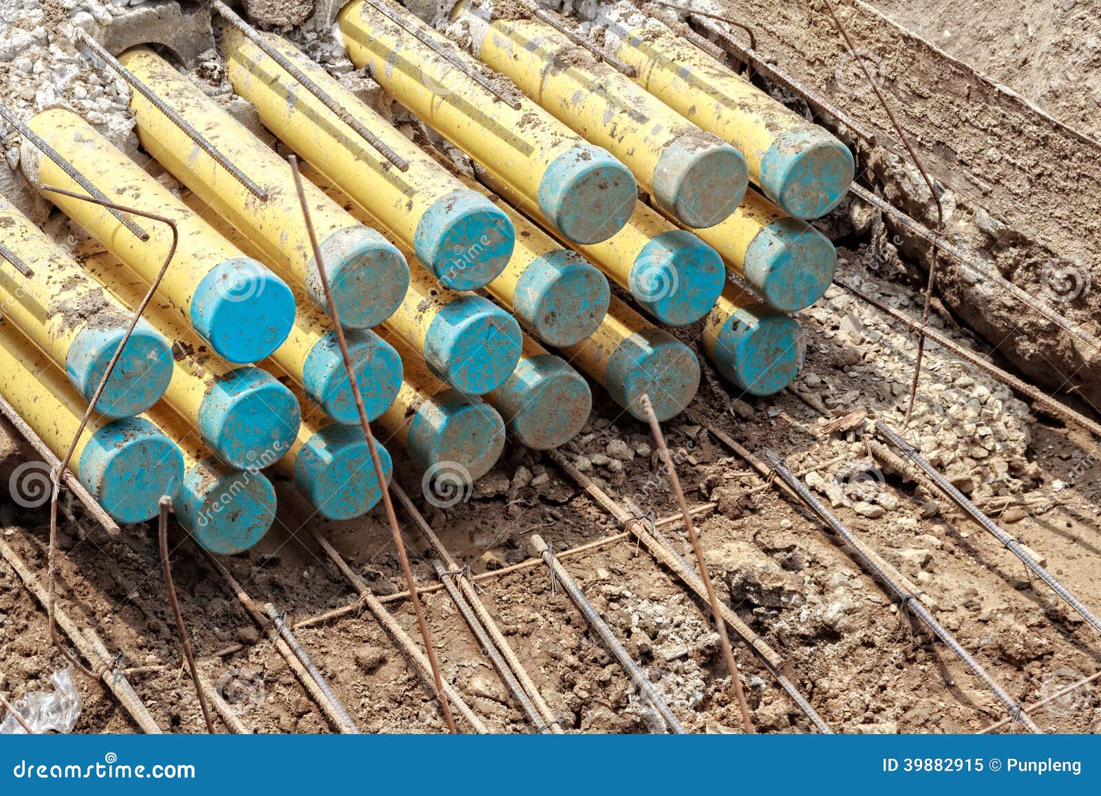 Conduit électrique Souterrain Image stock - Image du excavation ...