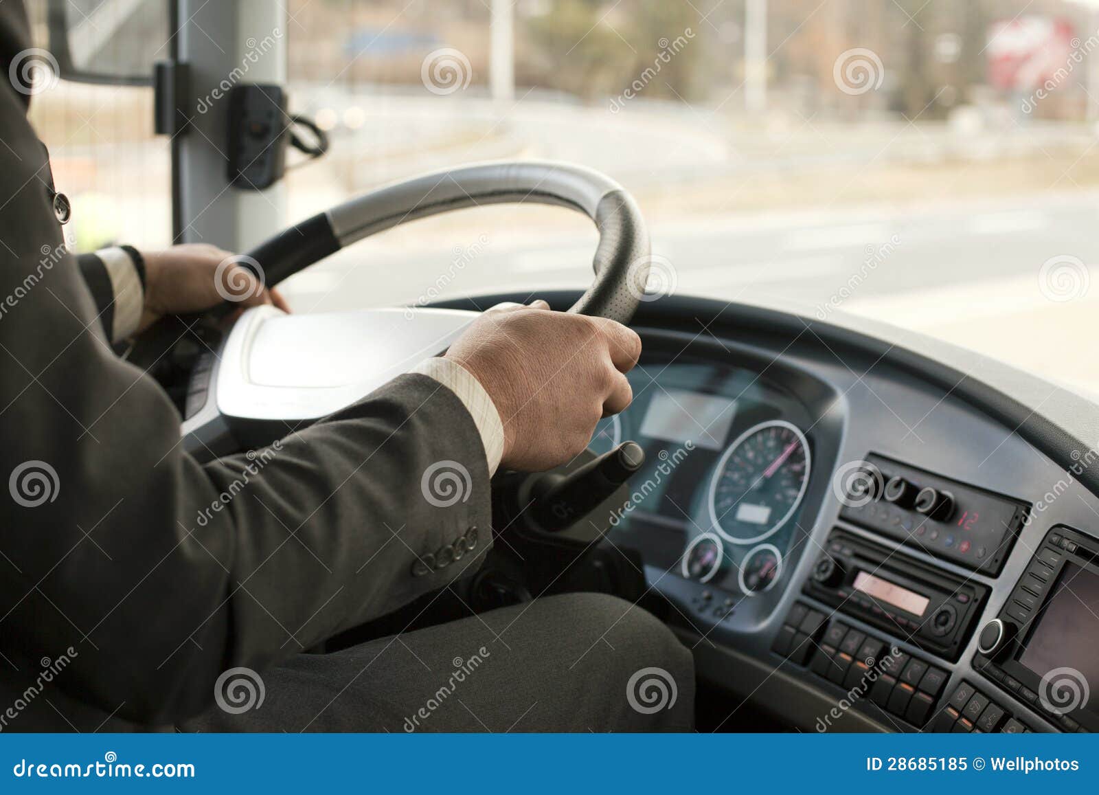 Condutor de autocarro imagem de stock. Imagem de cabine - 28685185