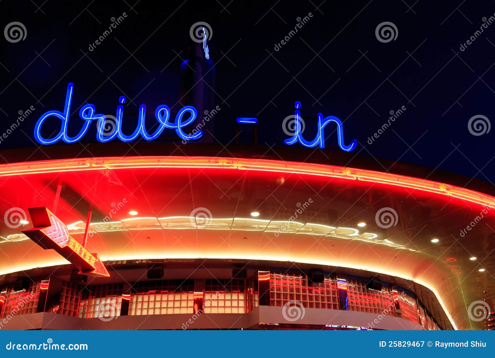 Conduzca adentro imagen de archivo. Imagen de conducir - 25829467