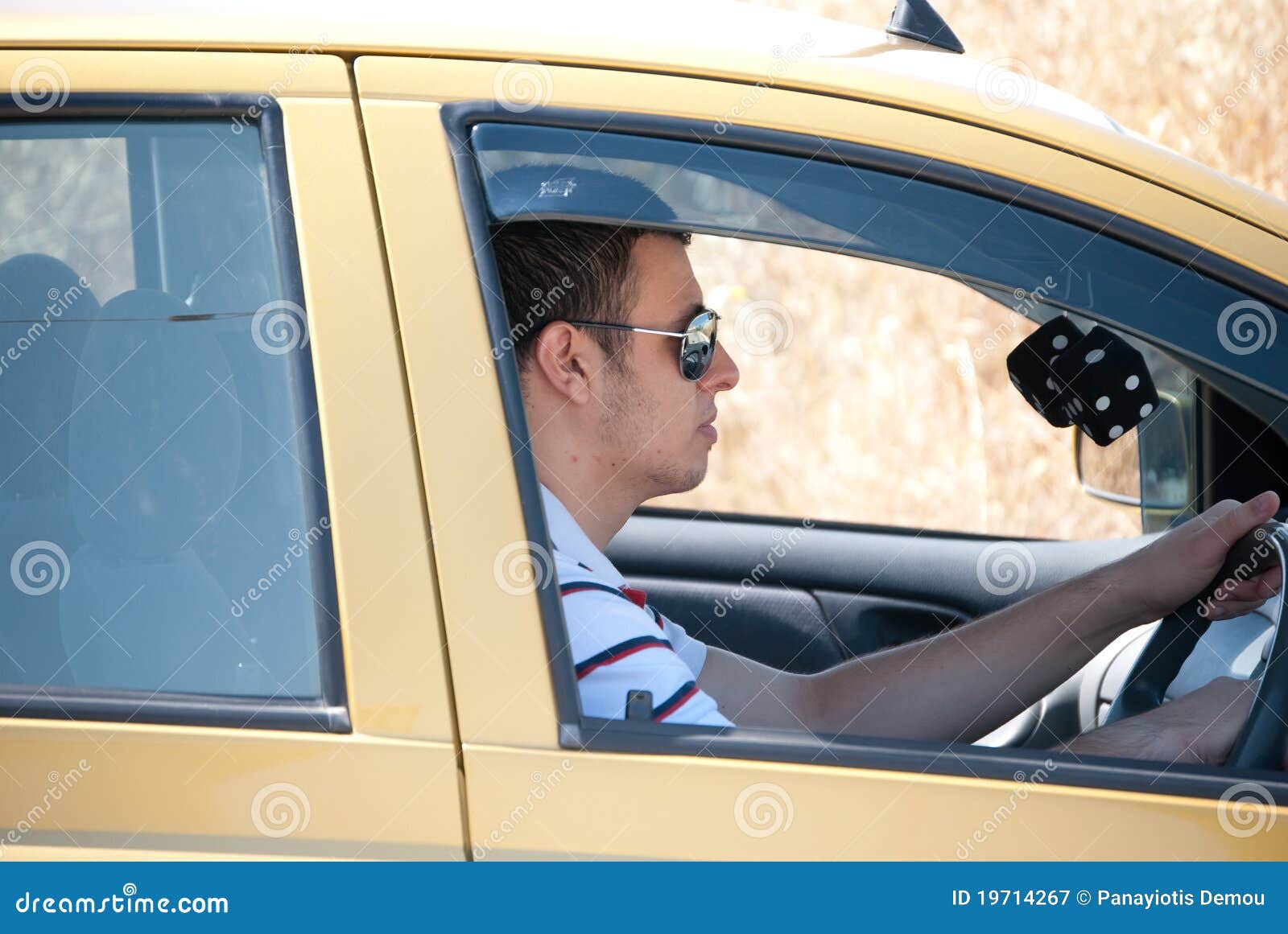Conduzindo o carro imagem de stock. Imagem de homem, atrativo - 19714267