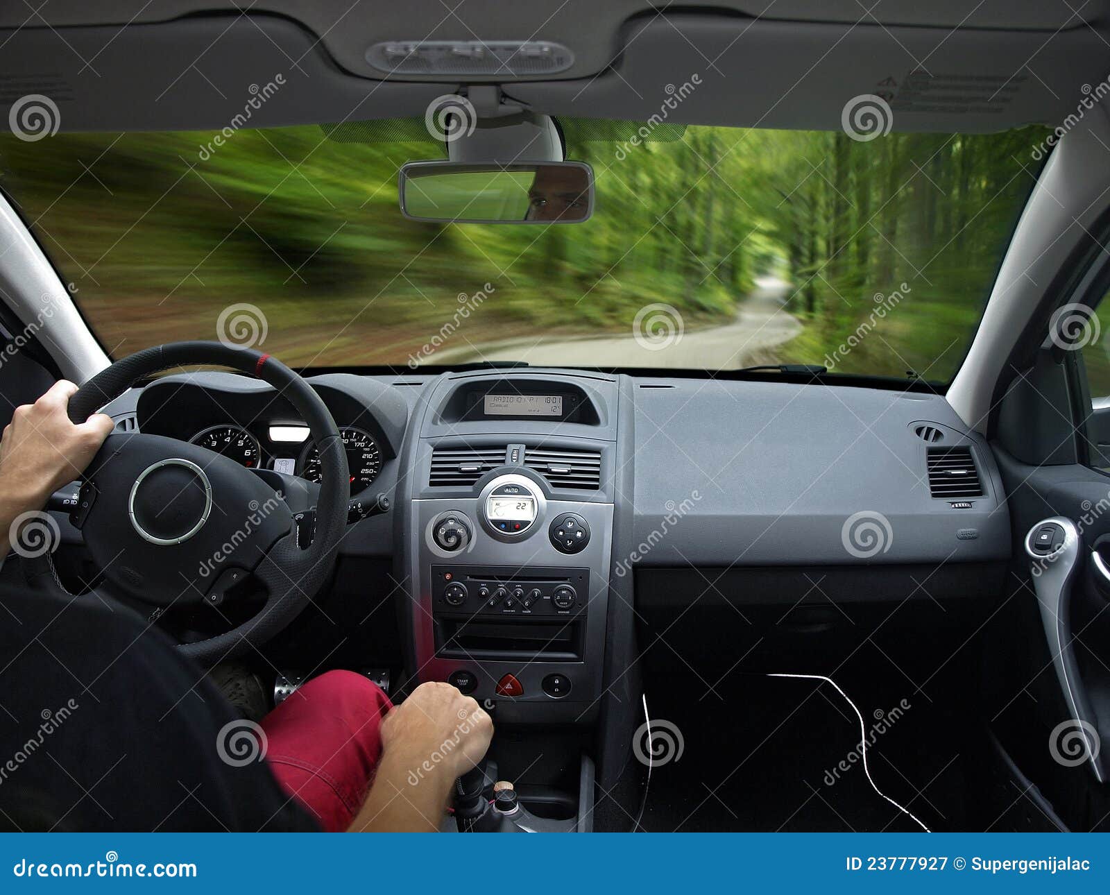 Conduzindo Um Carro Rapidamente Imagem de Stock - Imagem de interior ...