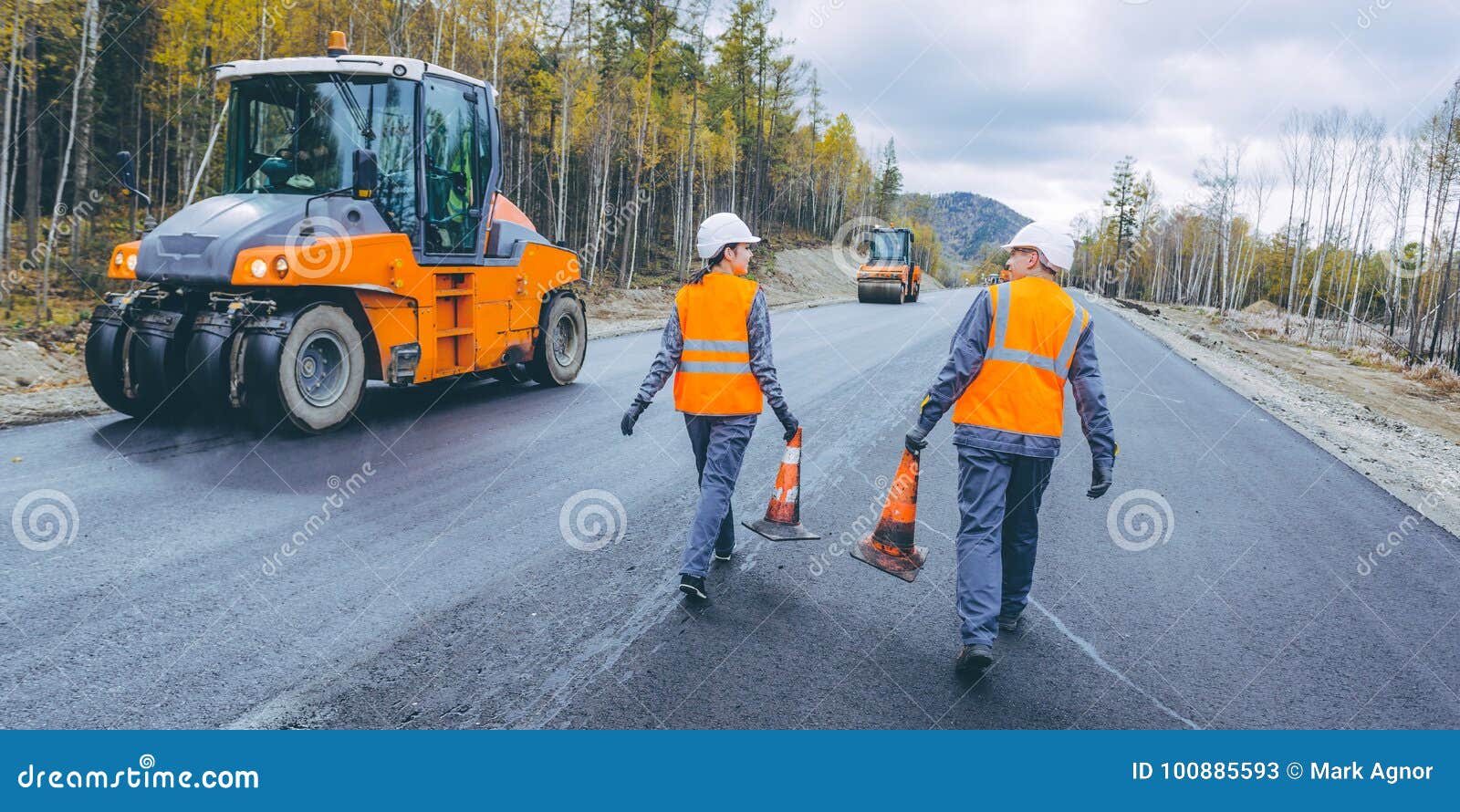 Cone worker asphalting stock image. Image of build, asphalting - 100885593