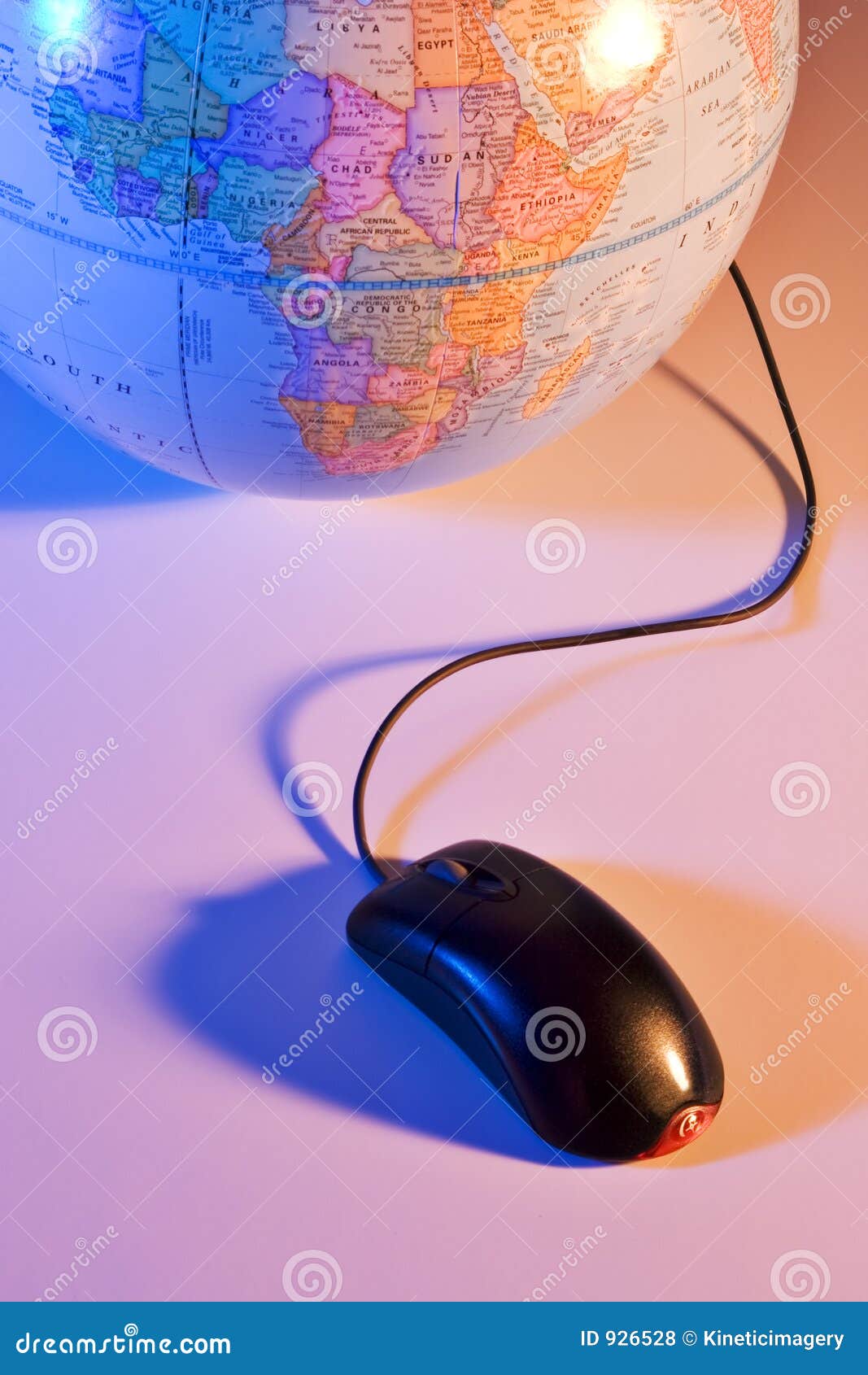 Conectado con el mundo foto de archivo. Imagen de inteligente - 926528