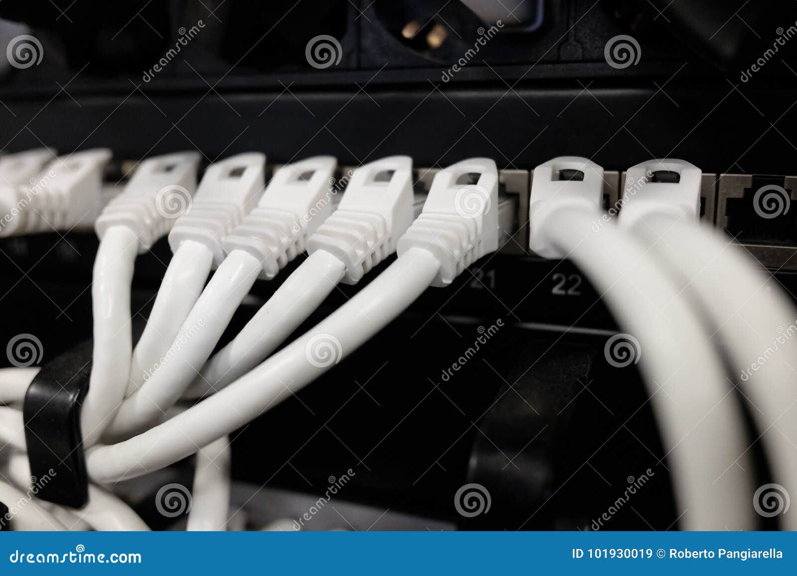 Conectores del router imagen de archivo. Imagen de centro - 101930019