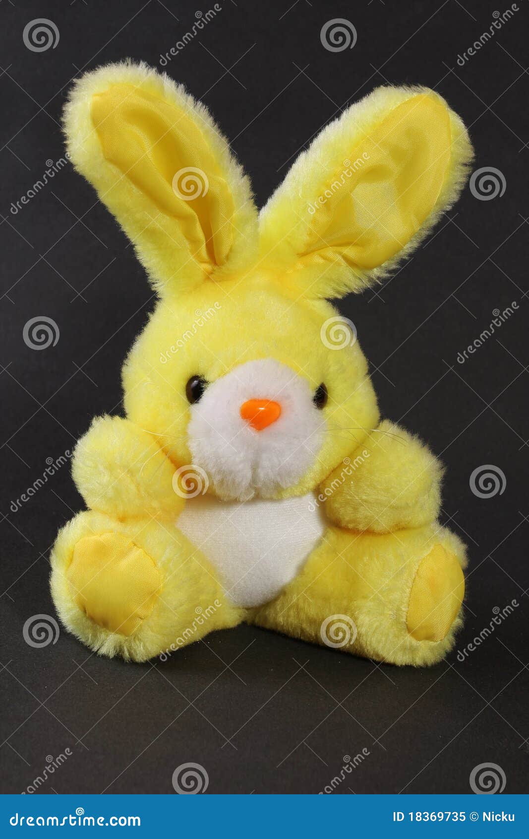 Conejito Amarillo Del Juguete Imagen de archivo - Imagen de felpa ...