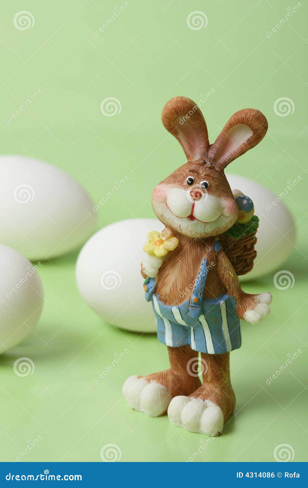 Conejito de pascua foto de archivo. Imagen de hierba, objeto - 4314086