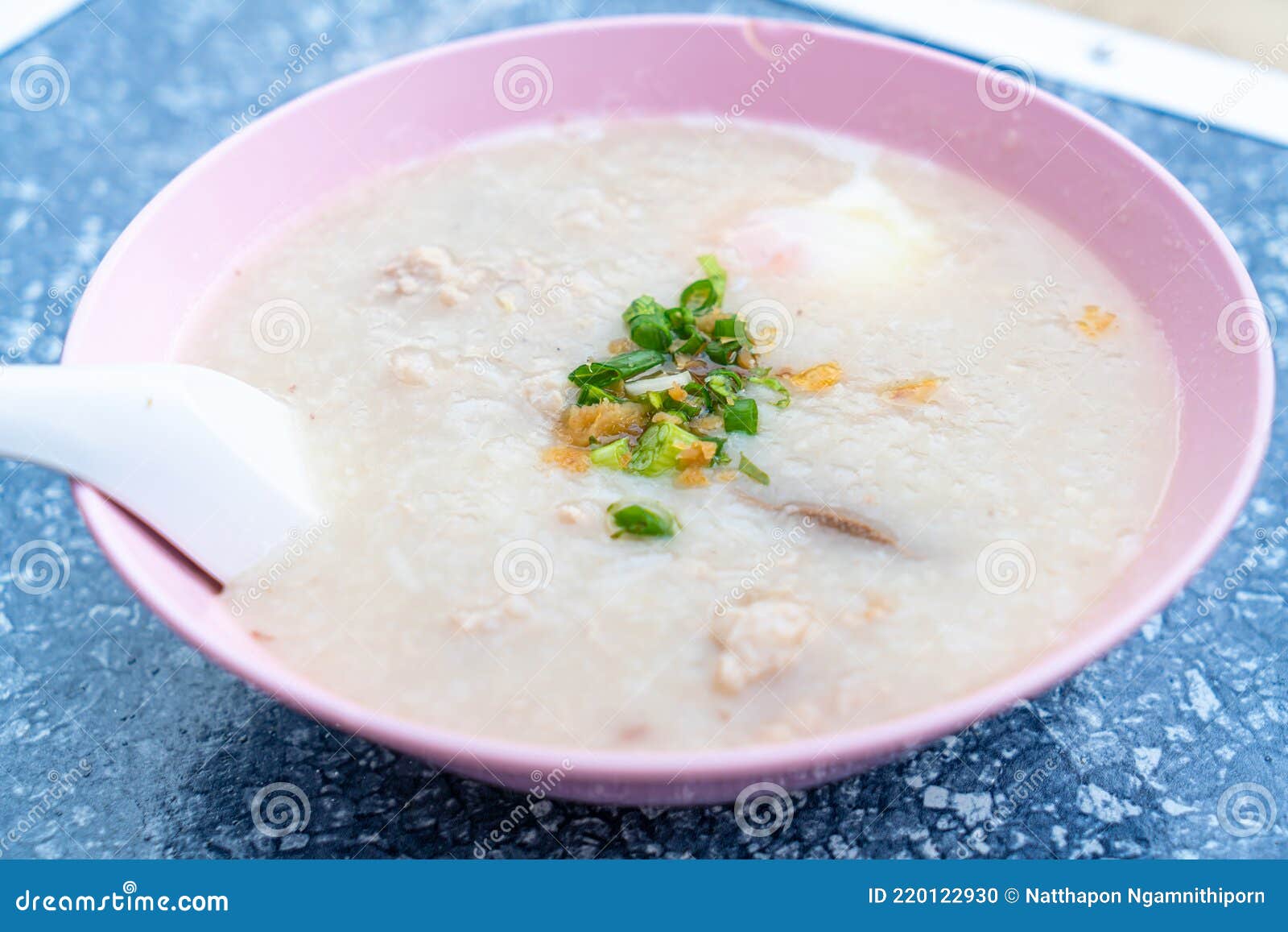 Conejo de cerdo con huevo foto de archivo. Imagen de restaurante ...