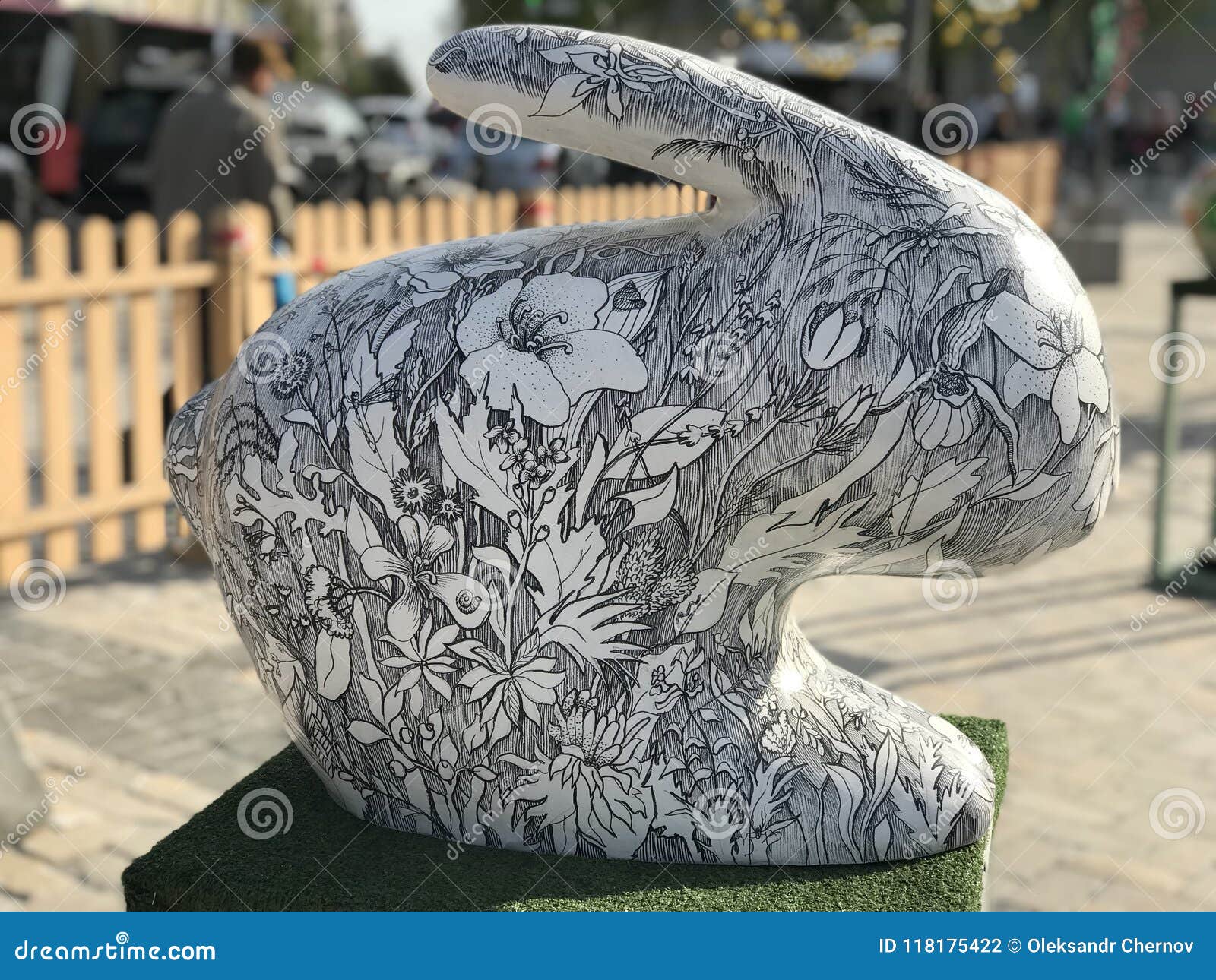 Conejo de la flor fotografía editorial. Imagen de flor - 118175422