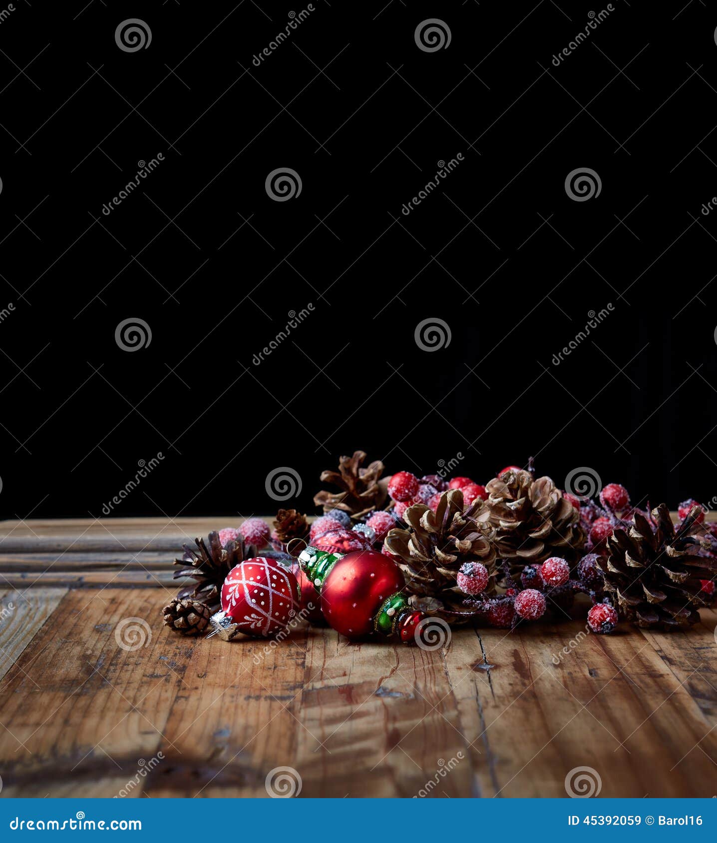 Cones Do Pinho E Ornamento Do Natal Do Vintage Imagem de Stock - Imagem ...