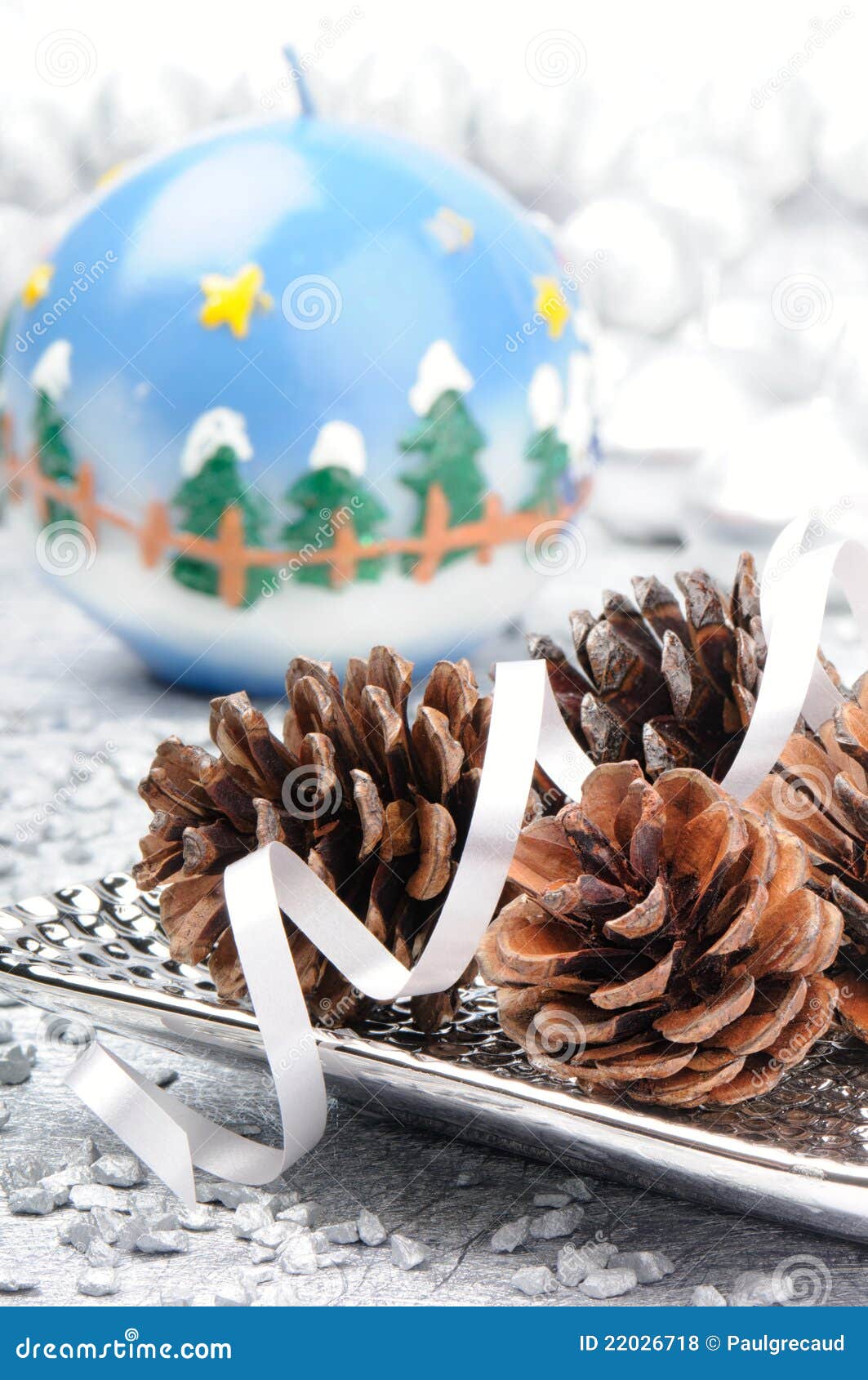 Cones Do Pinho No Ajuste Do Natal Foto de Stock - Imagem de bonito ...