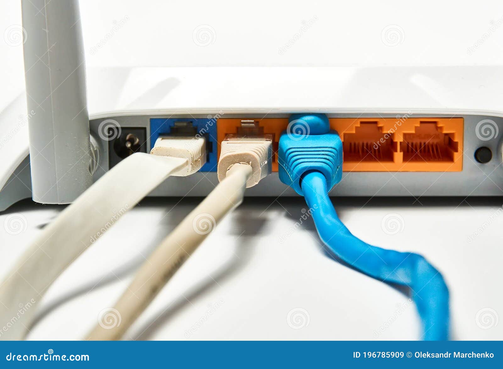 Conexión a Un Router, Cables De Red Conectados a Un Router Imagen de ...