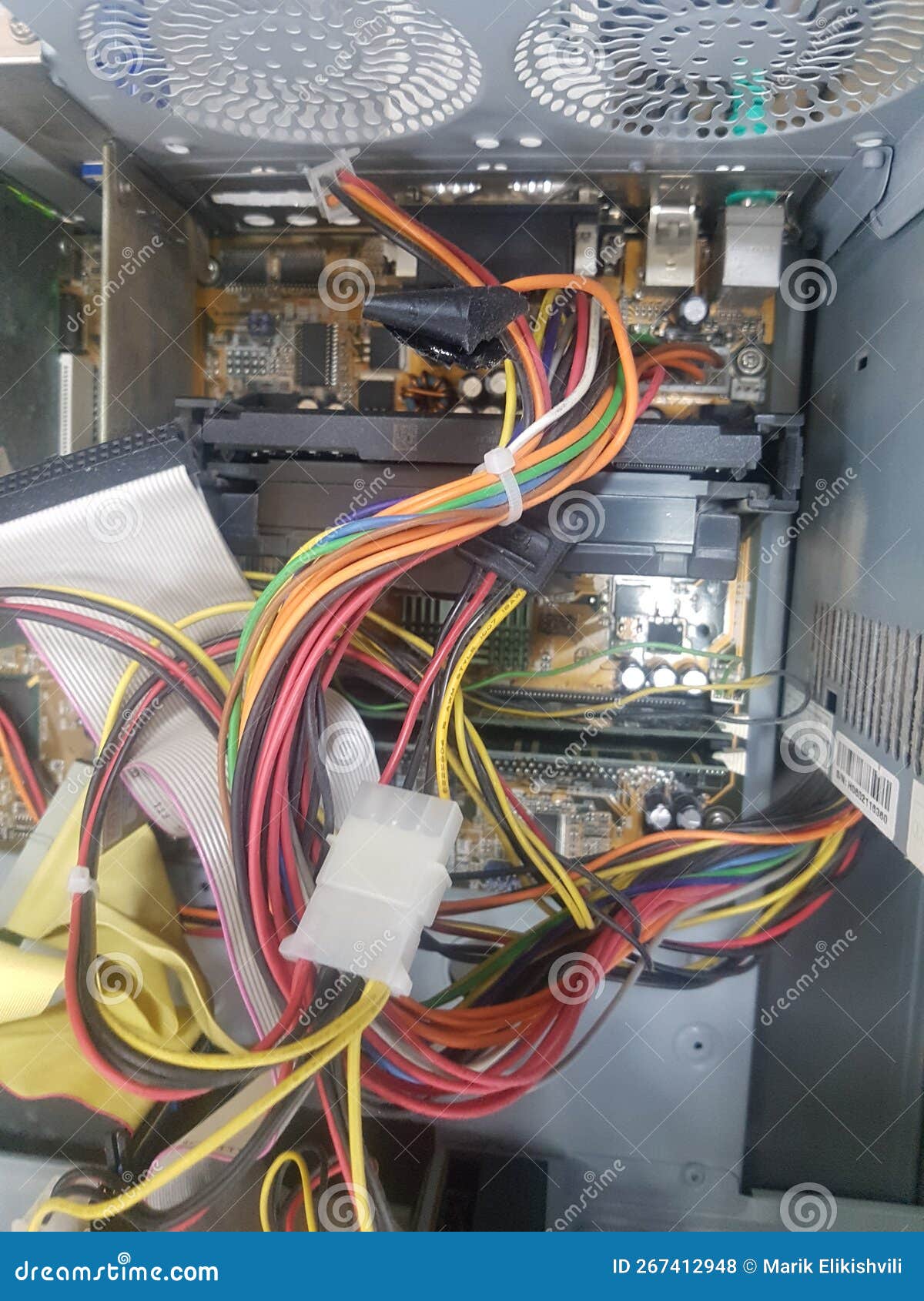 Conexiones De Computadora Con Cables Serie Foto de archivo - Imagen de ...