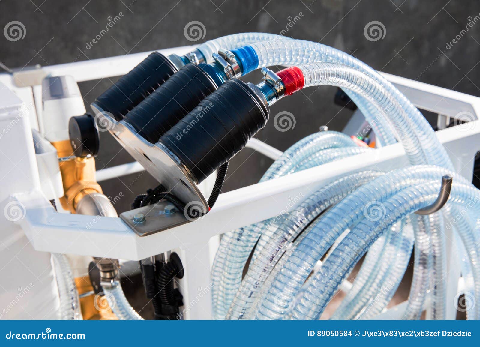 Conexiones De Tubo a Las Bombas Foto de archivo - Imagen de técnico ...