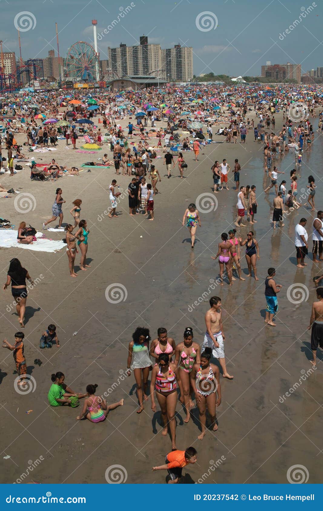 Coney Island Beach Weekend NYC USA Editorial Photography - Image of ...