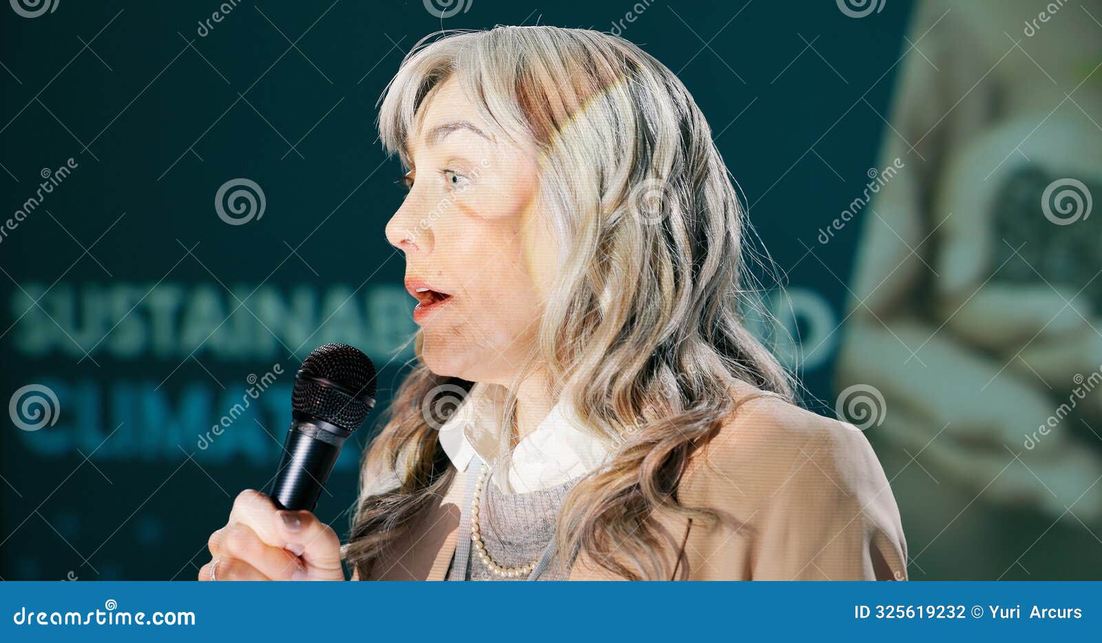Conference, Mature Woman and Speaker for Speech, Talk or Discussion on ...