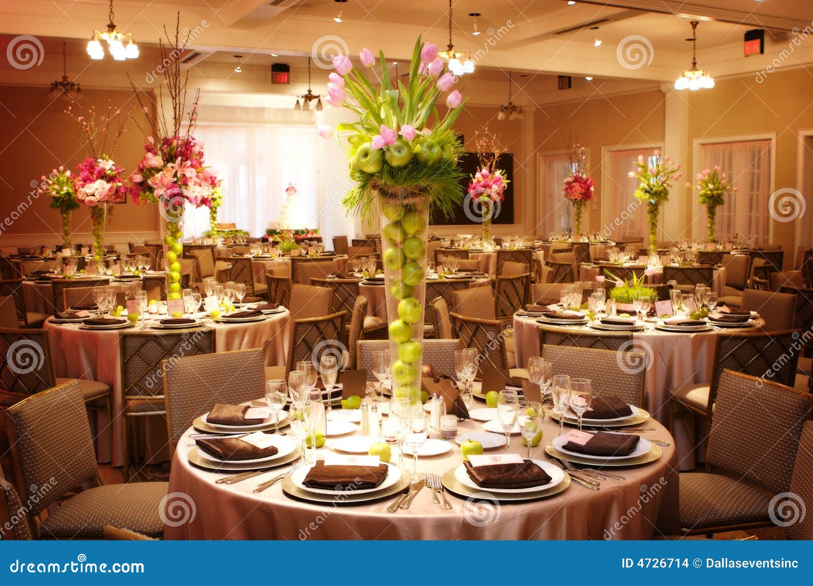 Configuration De Tableau à Une Réception De Mariage De Luxe Photo stock ...