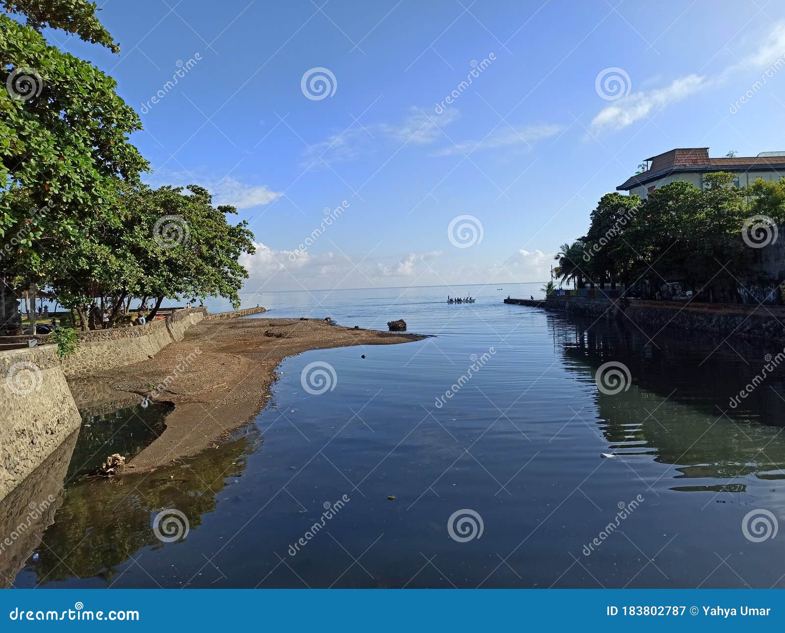 Confluence of Rivers and Seas Stock Image - Image of vacation, tree ...
